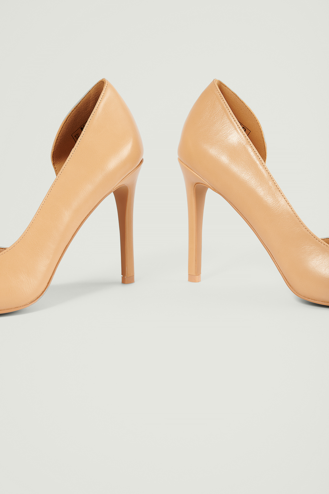 Schuhe Mit Absatz Und Side-Cut Beige | na-kd.com