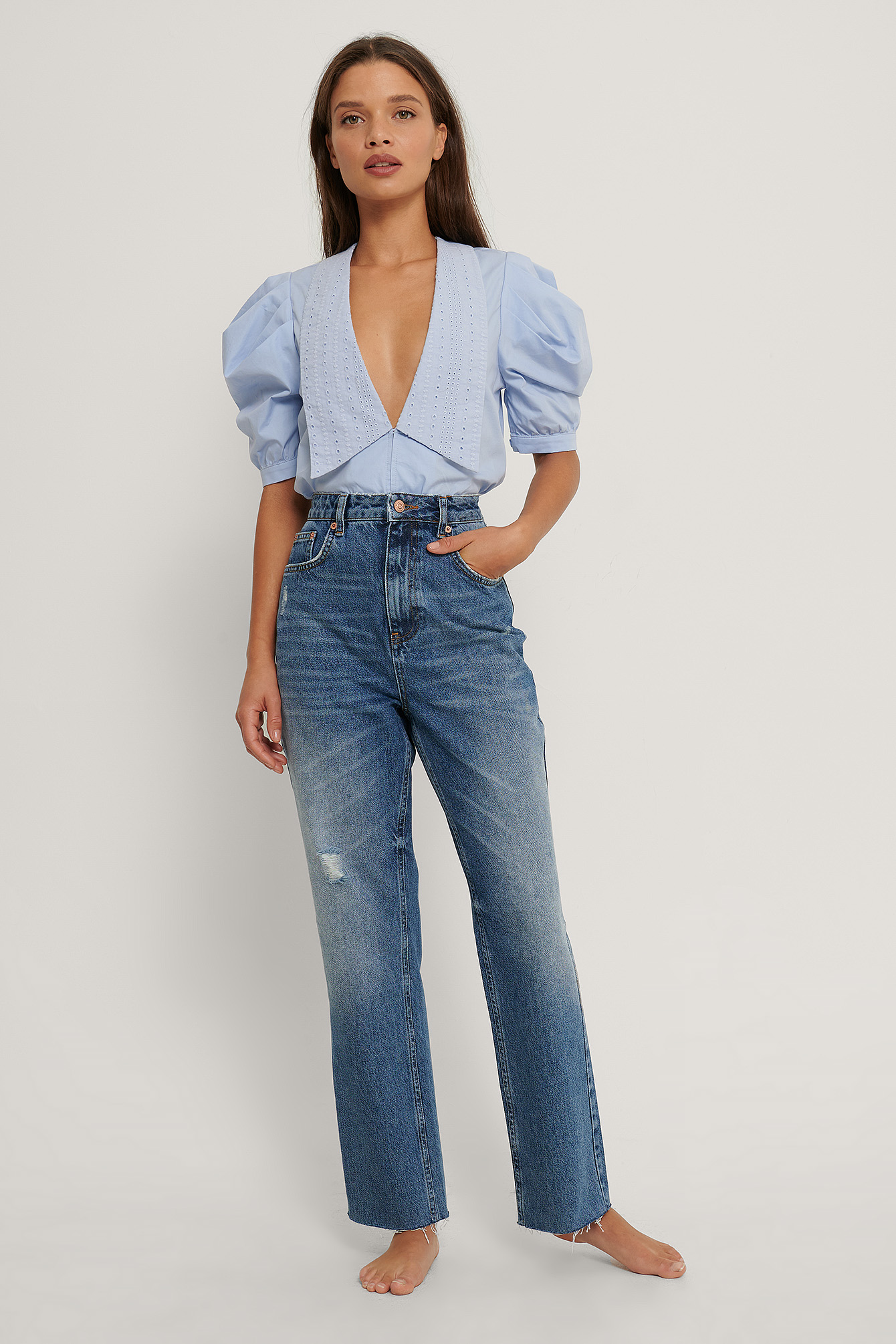 Small Ripped Details Straight High Waist Jeans Blue | NA-KD