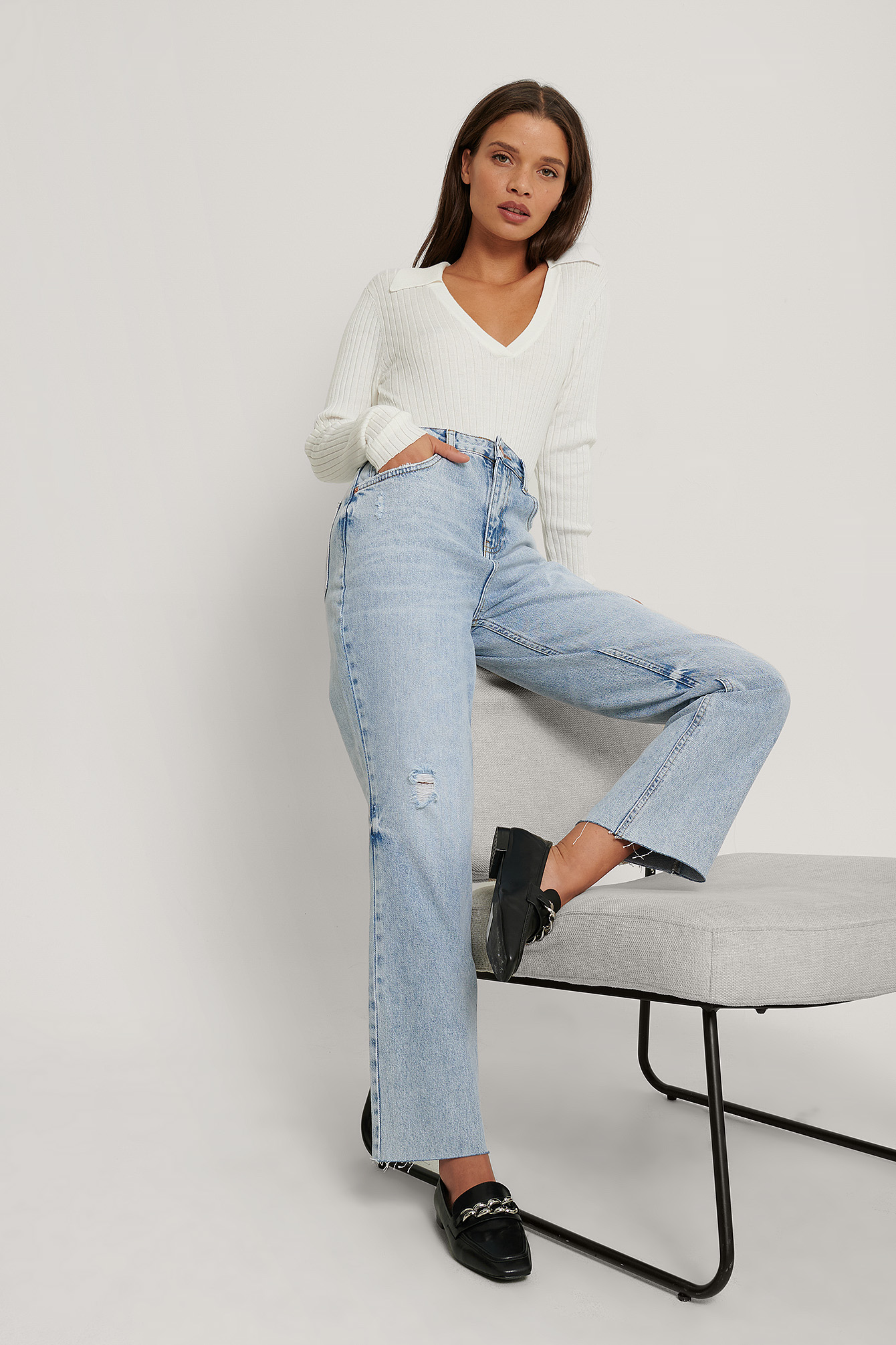 Small Ripped Details Straight High Waist Jeans Blue | NA-KD
