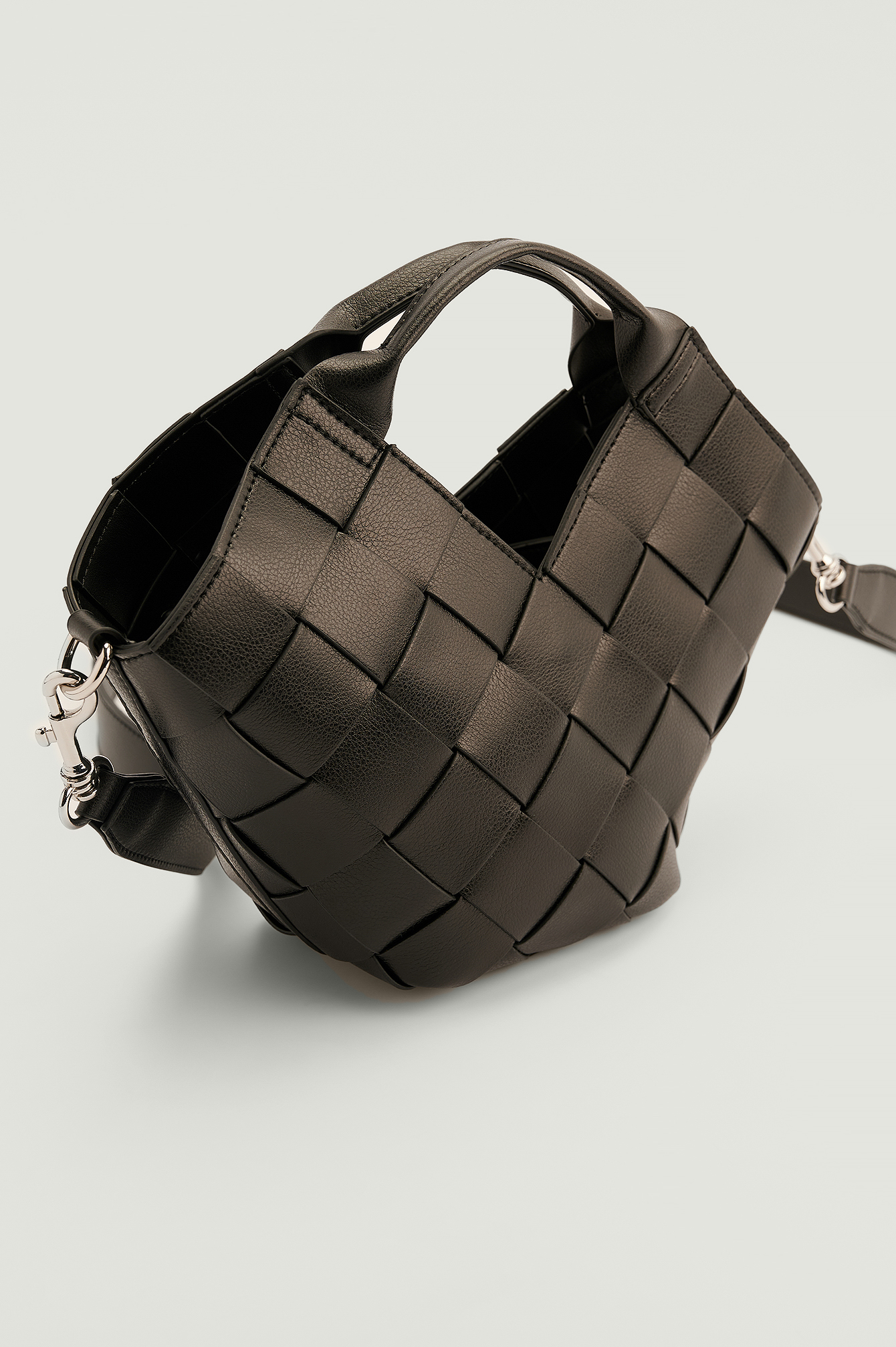 Small Woven Angular Bag Black | na-kd.com