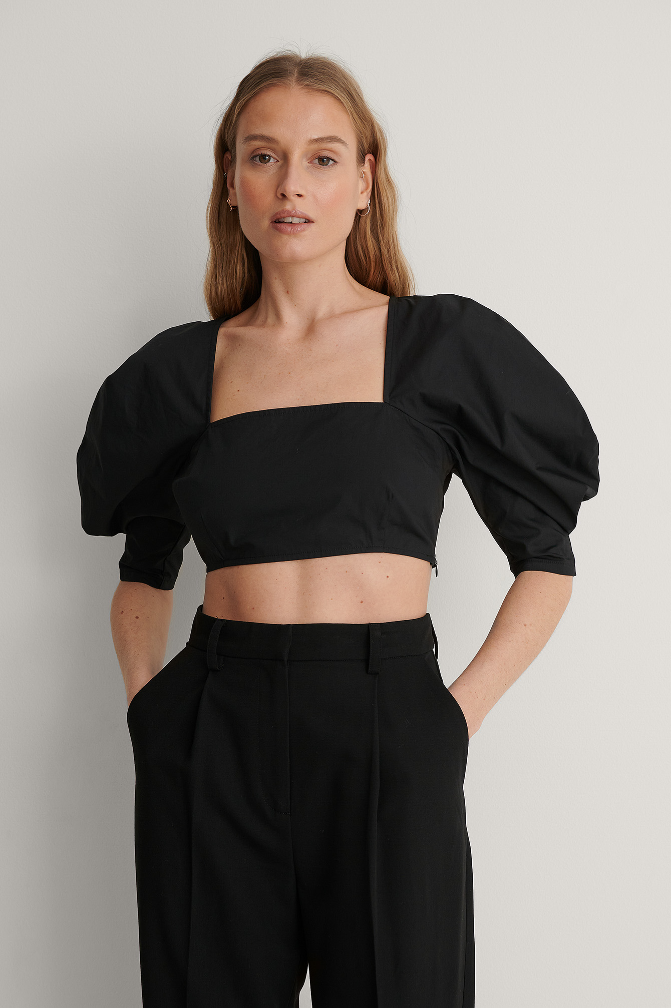 Squared Neck Cotton Blouse Black | NA-KD