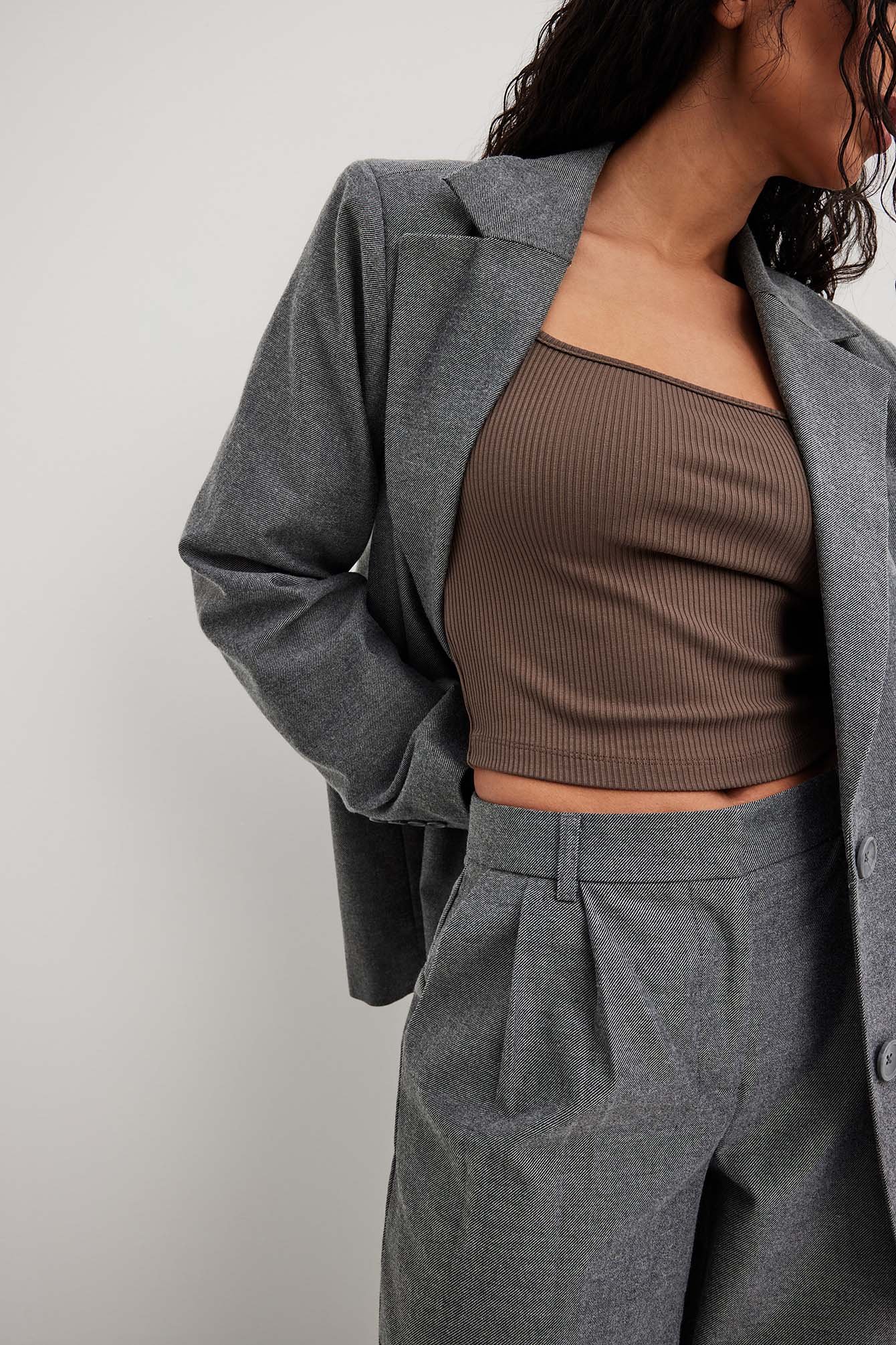 Squared Neck Singlet Brown | NA-KD