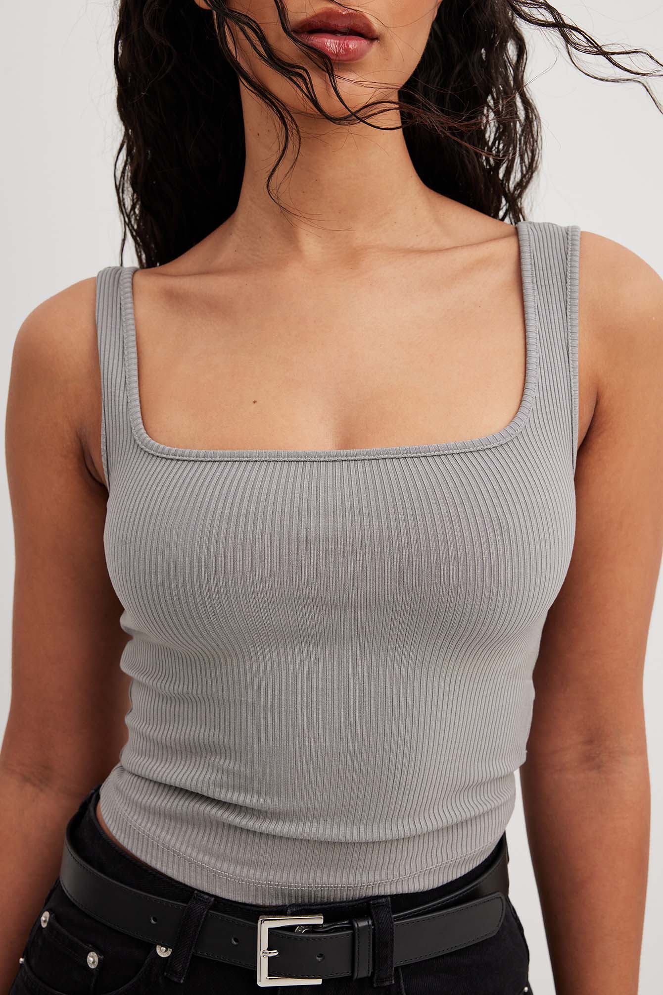 Squared Neck Singlet Grey | NA-KD