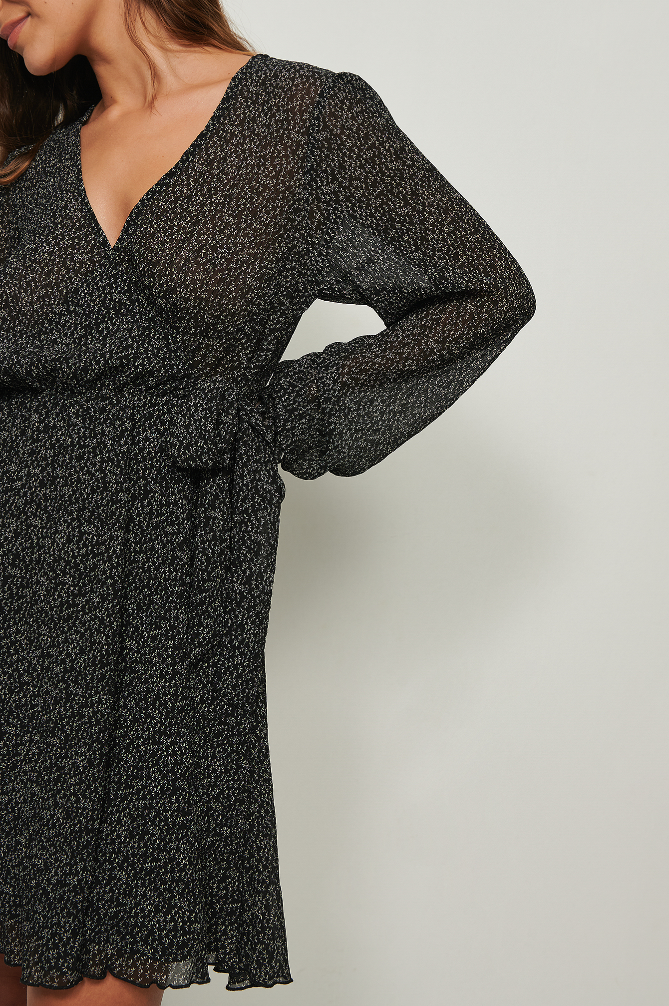 Structured Overlap V-neck Dress Flower | na-kd.com