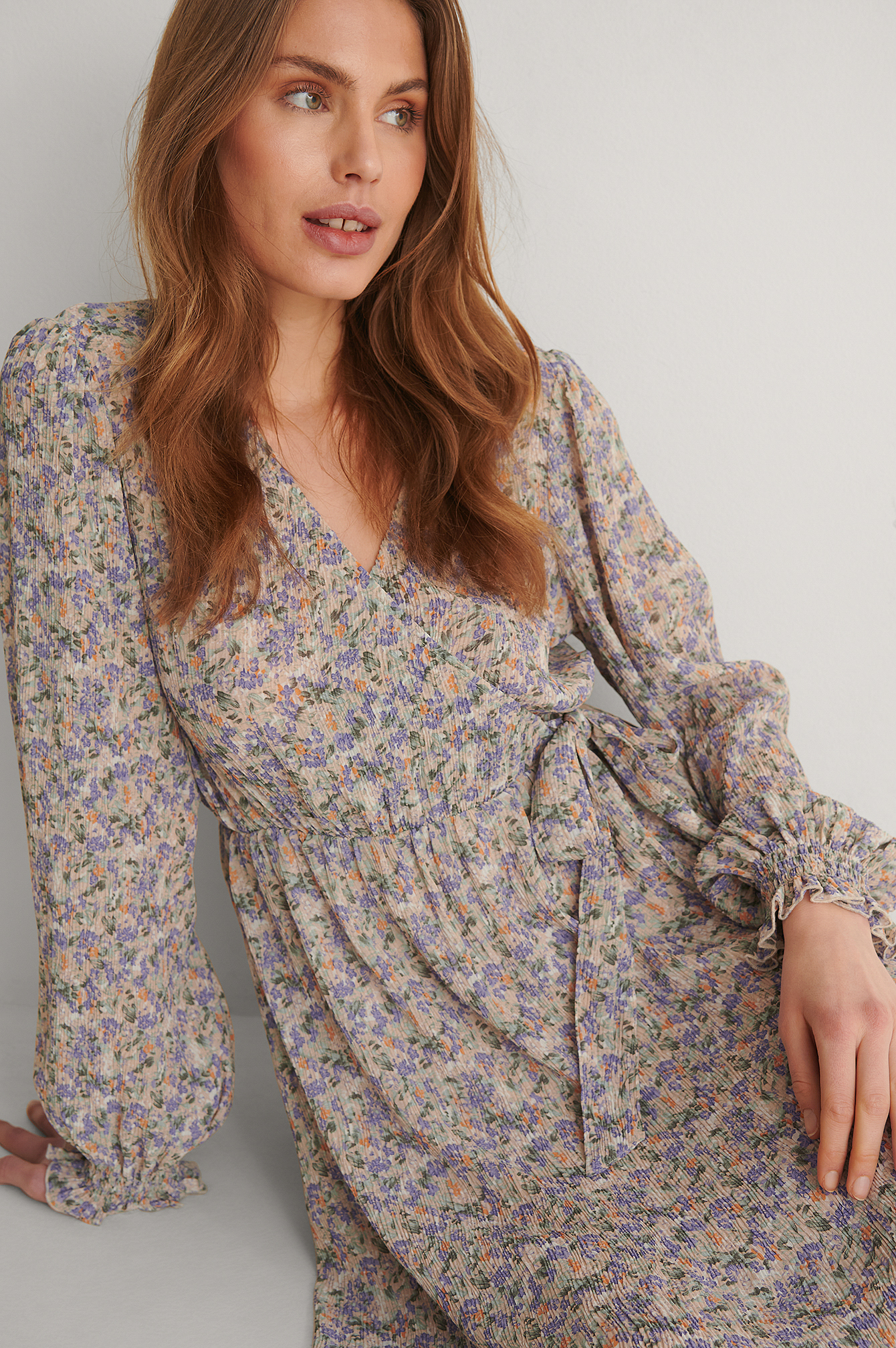 Structured Overlap V-Neck Dress Florale | NA-KD