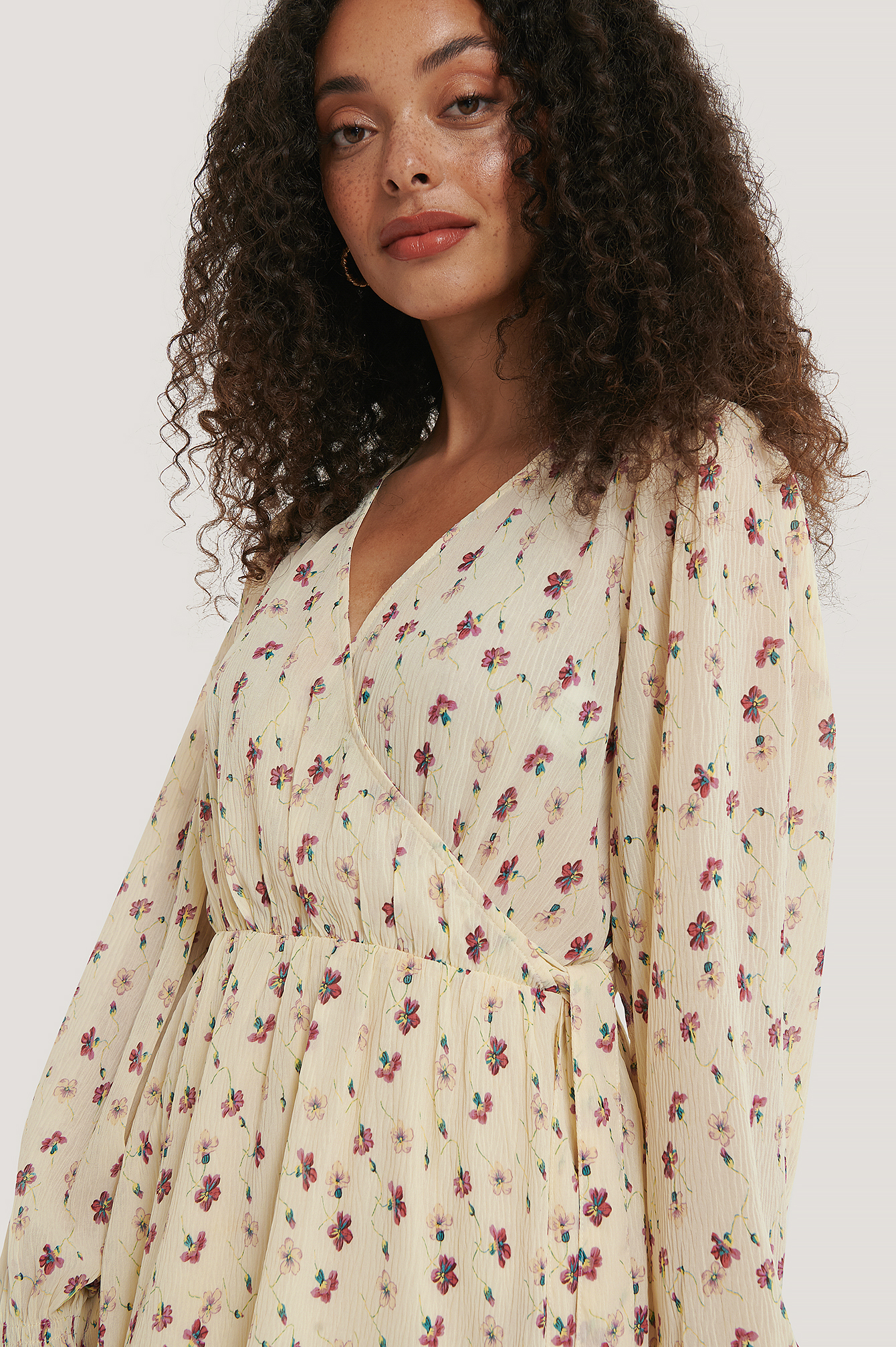 Structured Overlap V-neck Dress Flower | na-kd.com