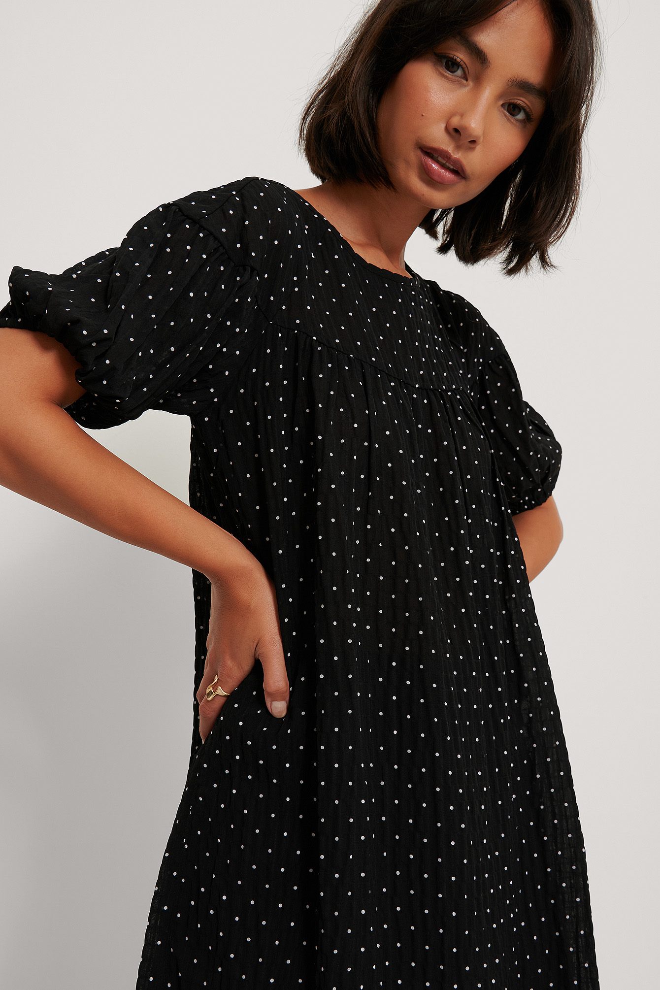 Structured Round Neck Short Sleeve Dress Black | NA-KD