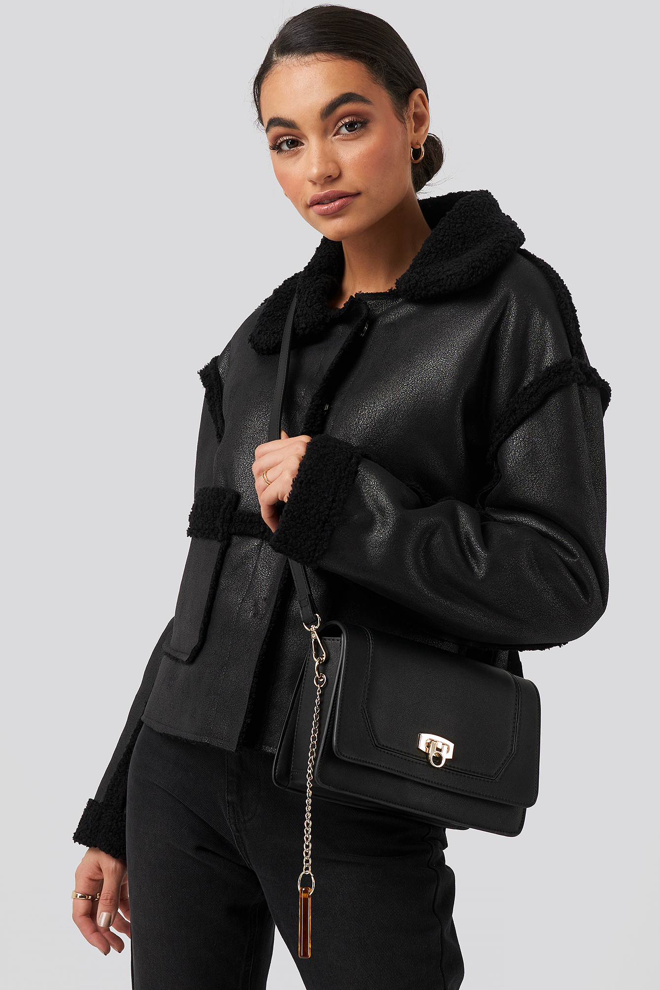 Triangle Loop Crossbody Bag Black | NA-KD