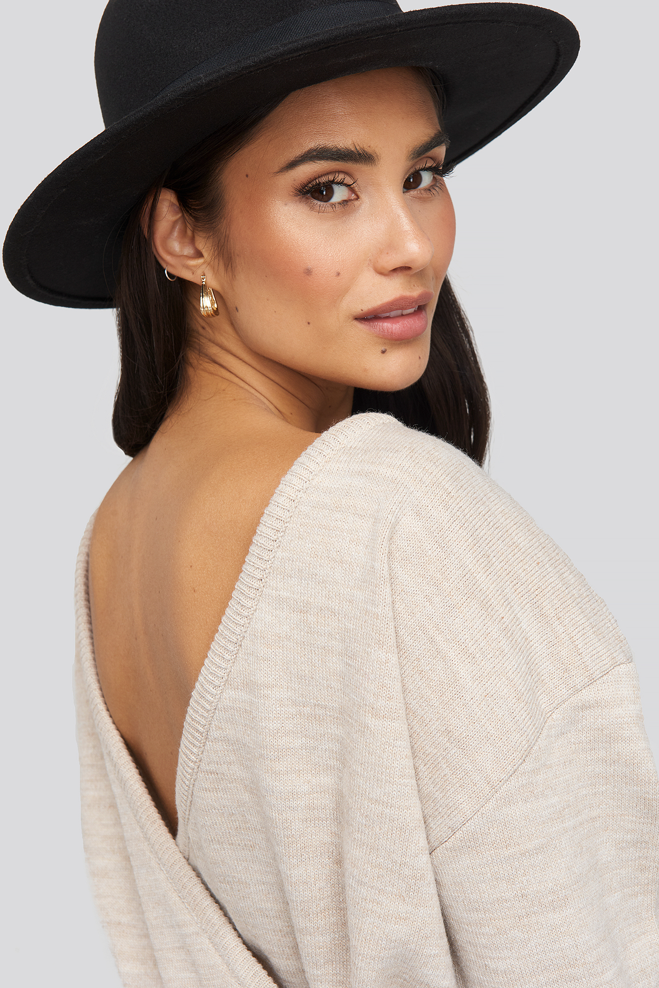 V-shape Deep Back Sweater Beige | na-kd.com