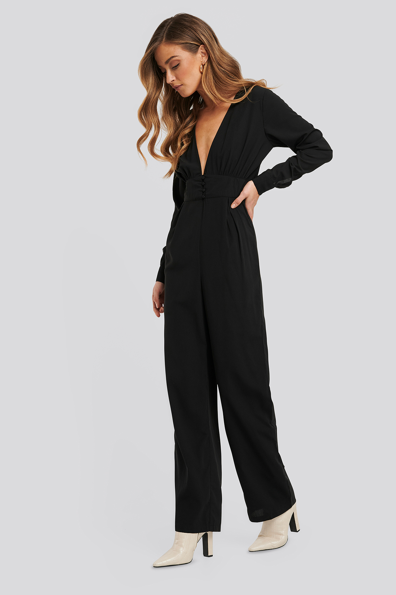 V-Neck Button Detail Jumpsuit Black | NA-KD