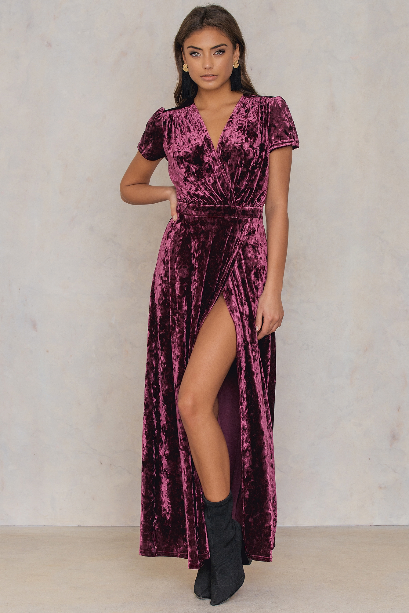 Velvet Deep Neck Overlap Dress Red | NA-KD