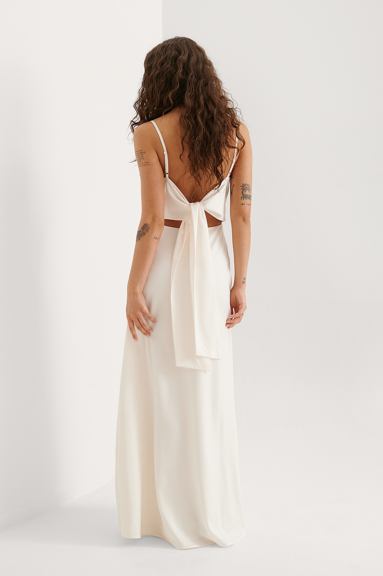 Waterfall Bow Maxi Dress Offwhite | NA-KD