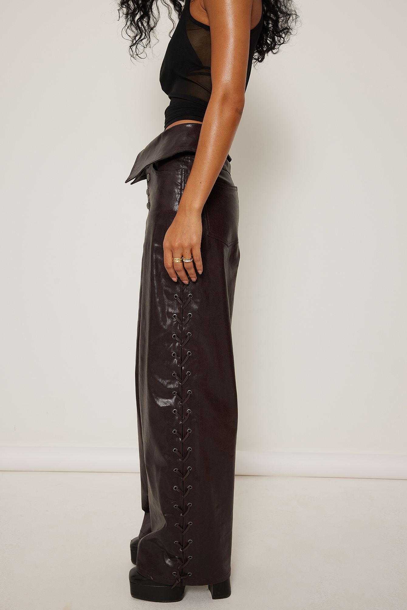 Waxed Denim with Side Stitching Brown | na-kd.com