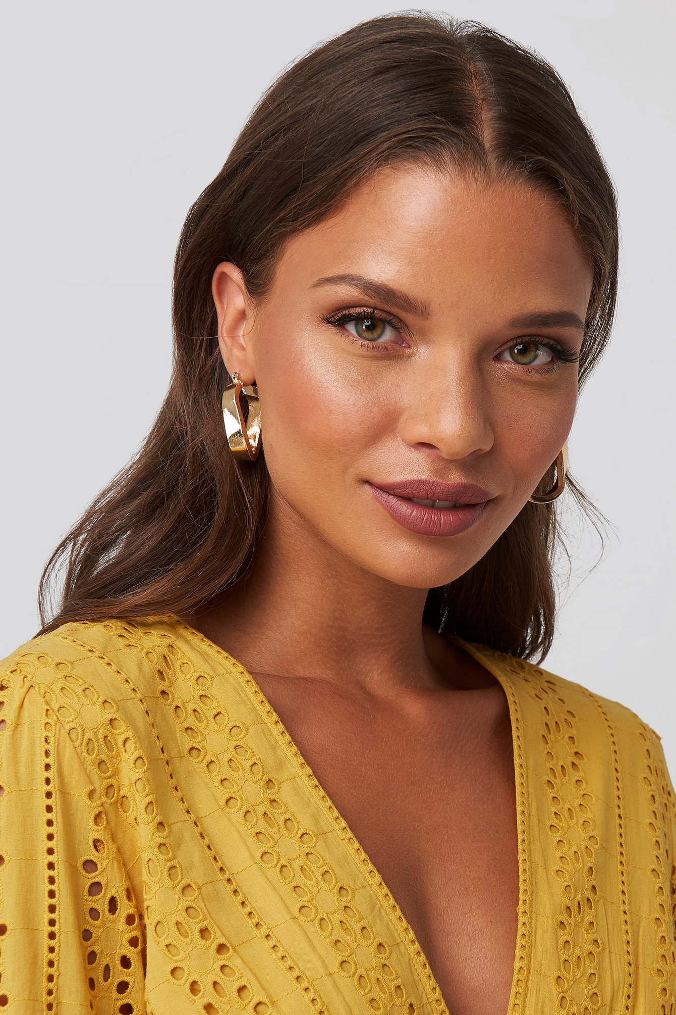 Wide Twisted Oval Hoops Gold | NA-KD