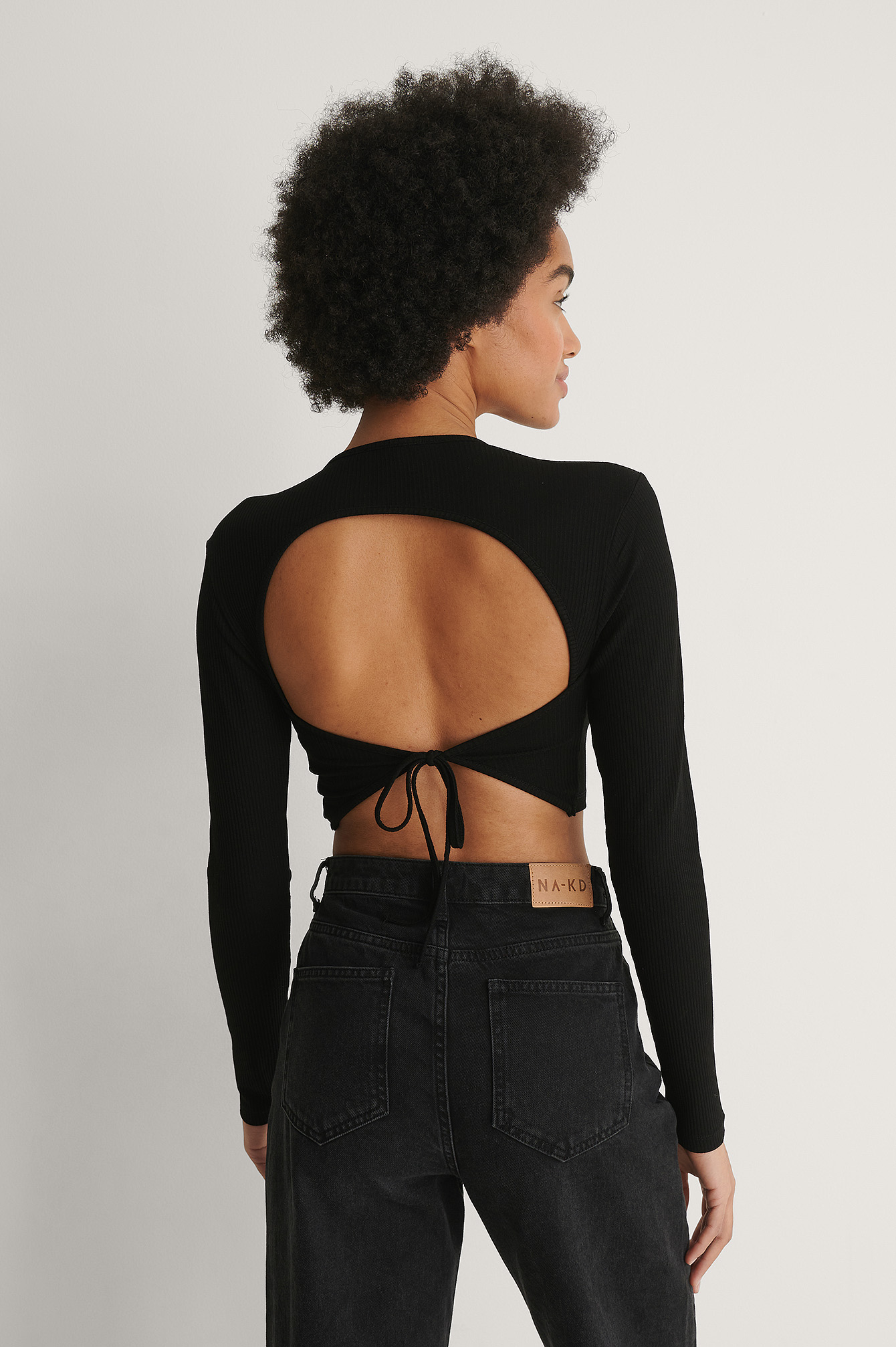 Ribbed Open Back Detail Top Black | NA-KD