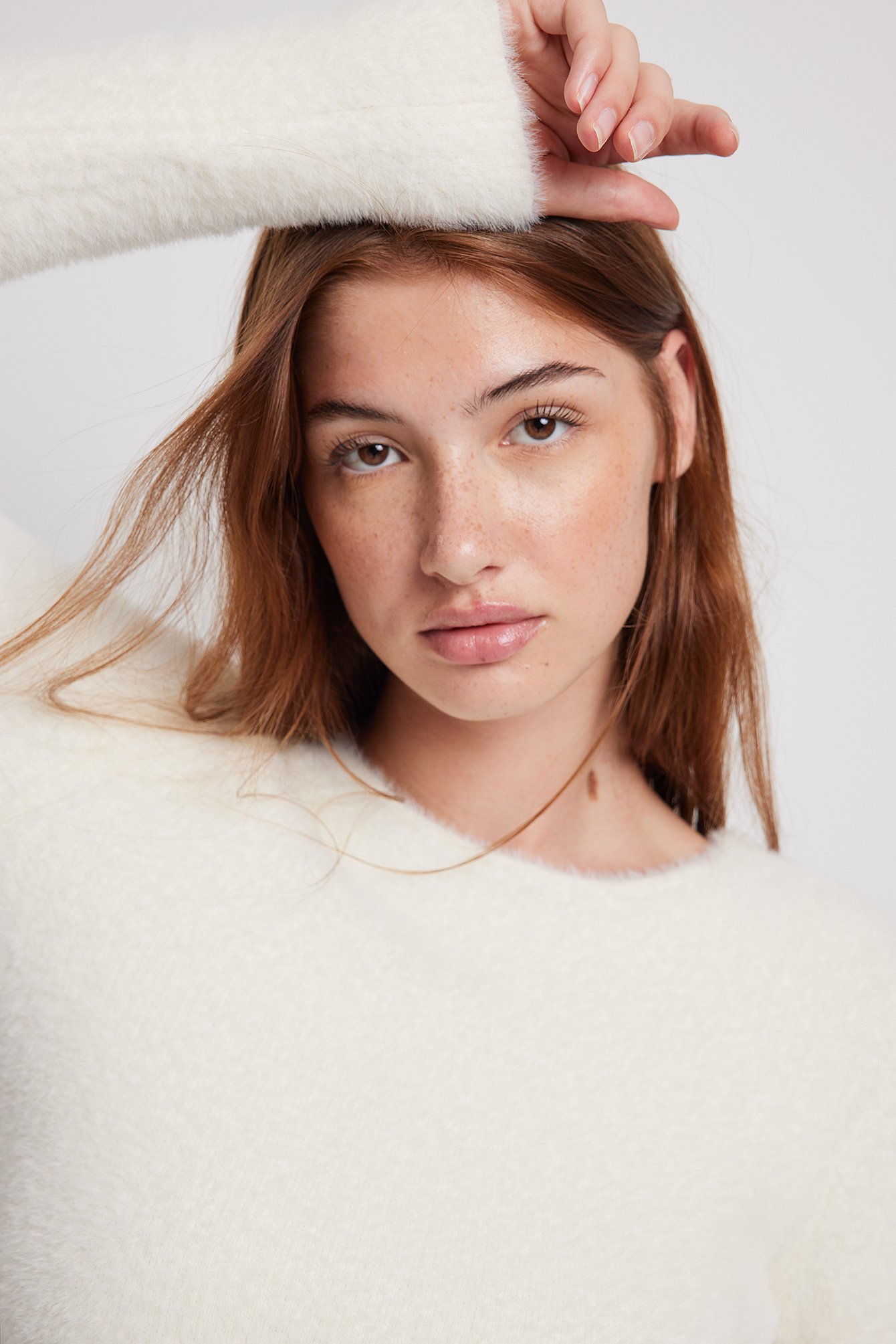 Open Back Fuzzy Knit Top Offwhite | NA-KD