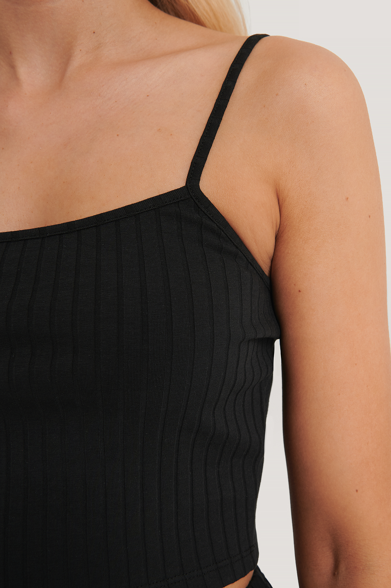 Geripptes Unterhemd Schwarz | na-kd.com