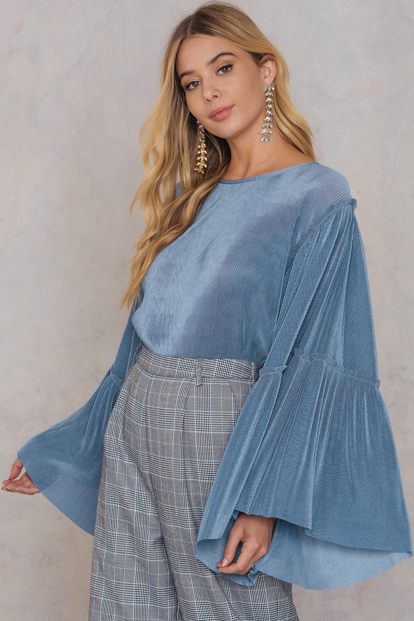 Plisse Wide Sleeve Top Blau | NA-KD