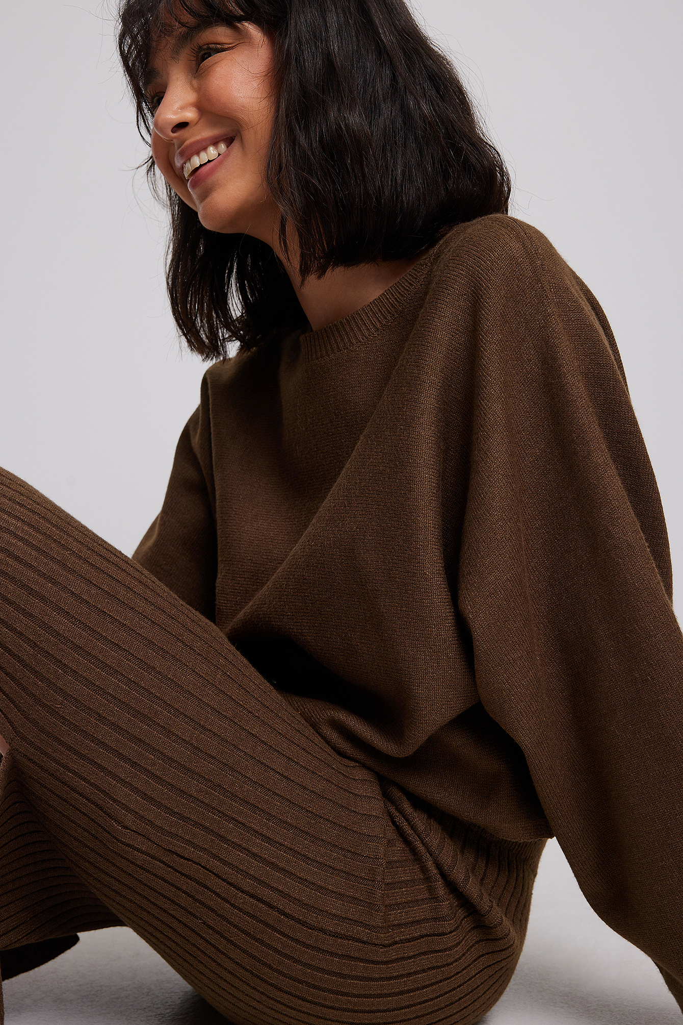 Round Neck Cropped Knitted Sweater Brown | na-kd.com