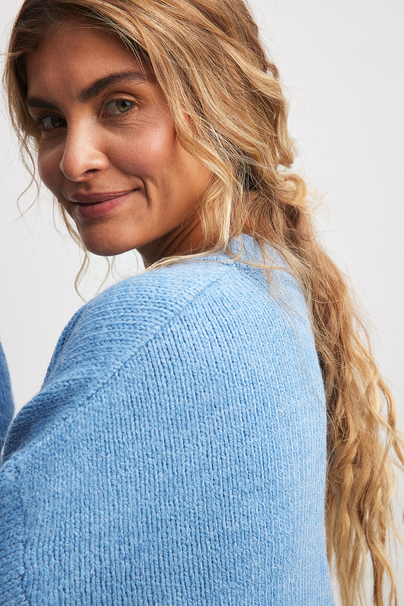 Round Neck Knitted Sweater Blue | NA-KD