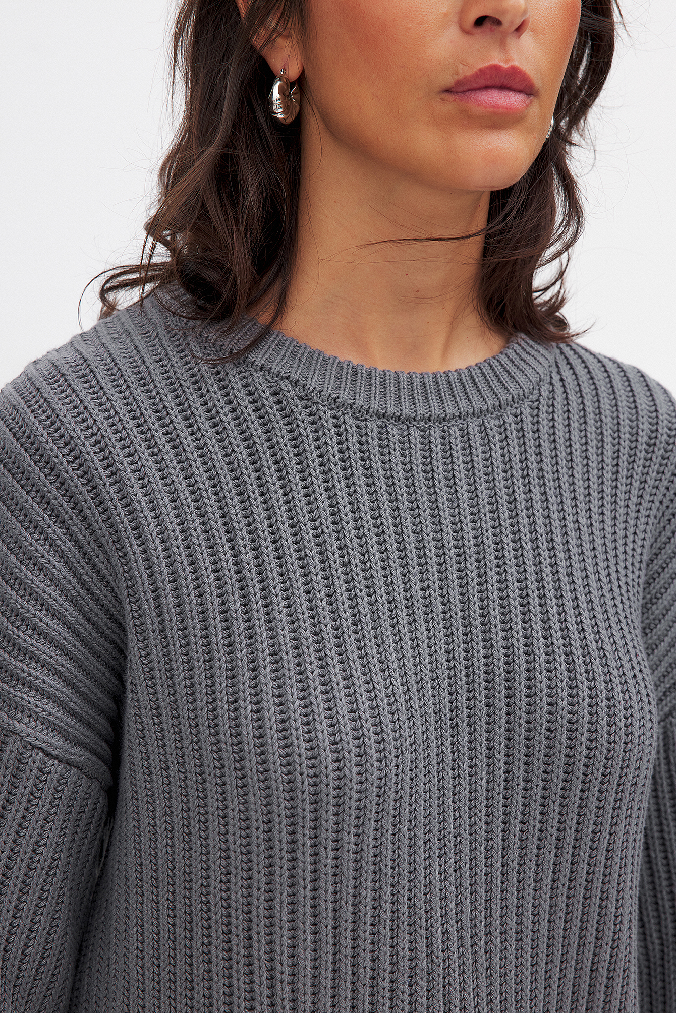 Round Neck Knitted Sweater Grey | NA-KD