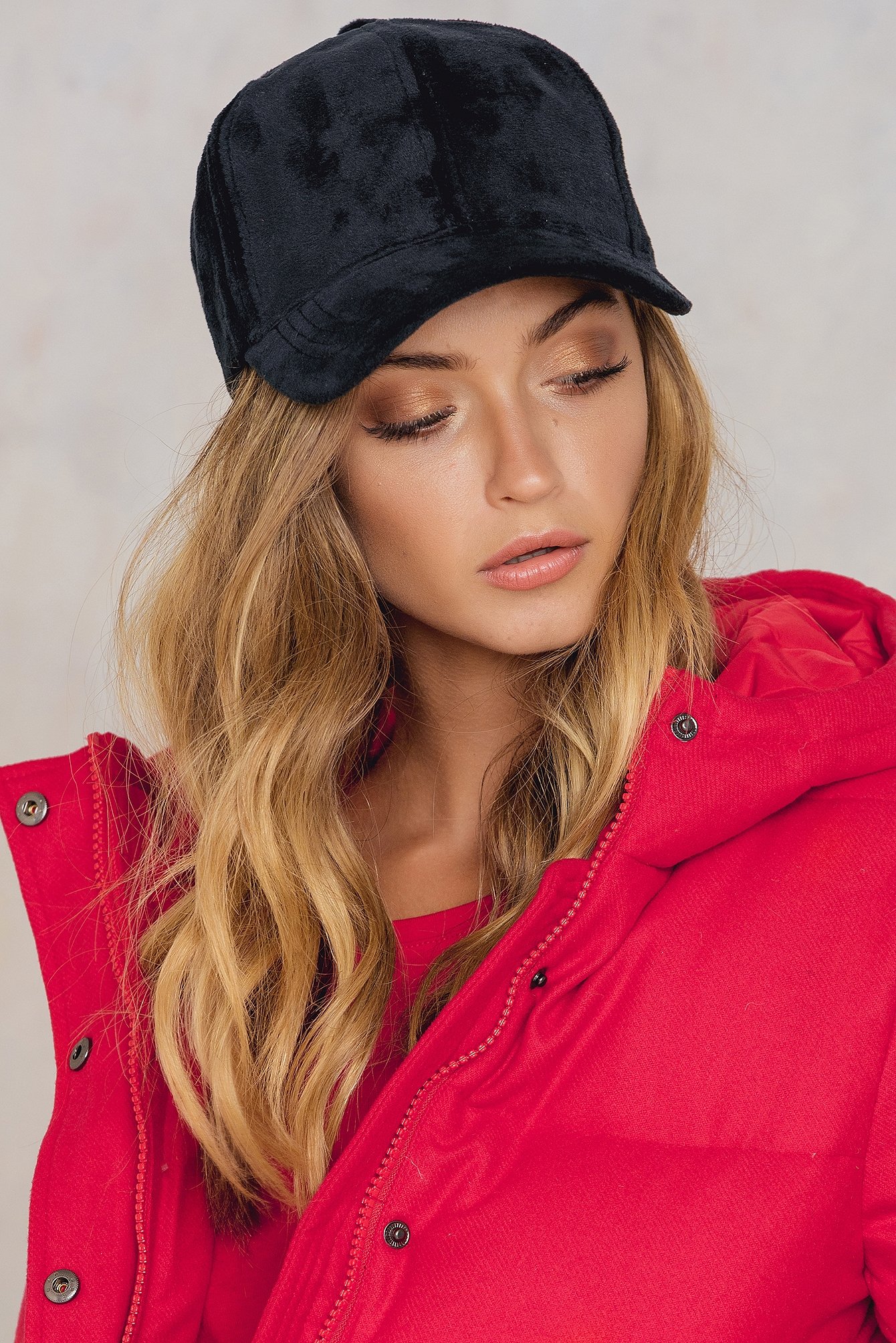 Sharon velvet cap Black | na-kd.com