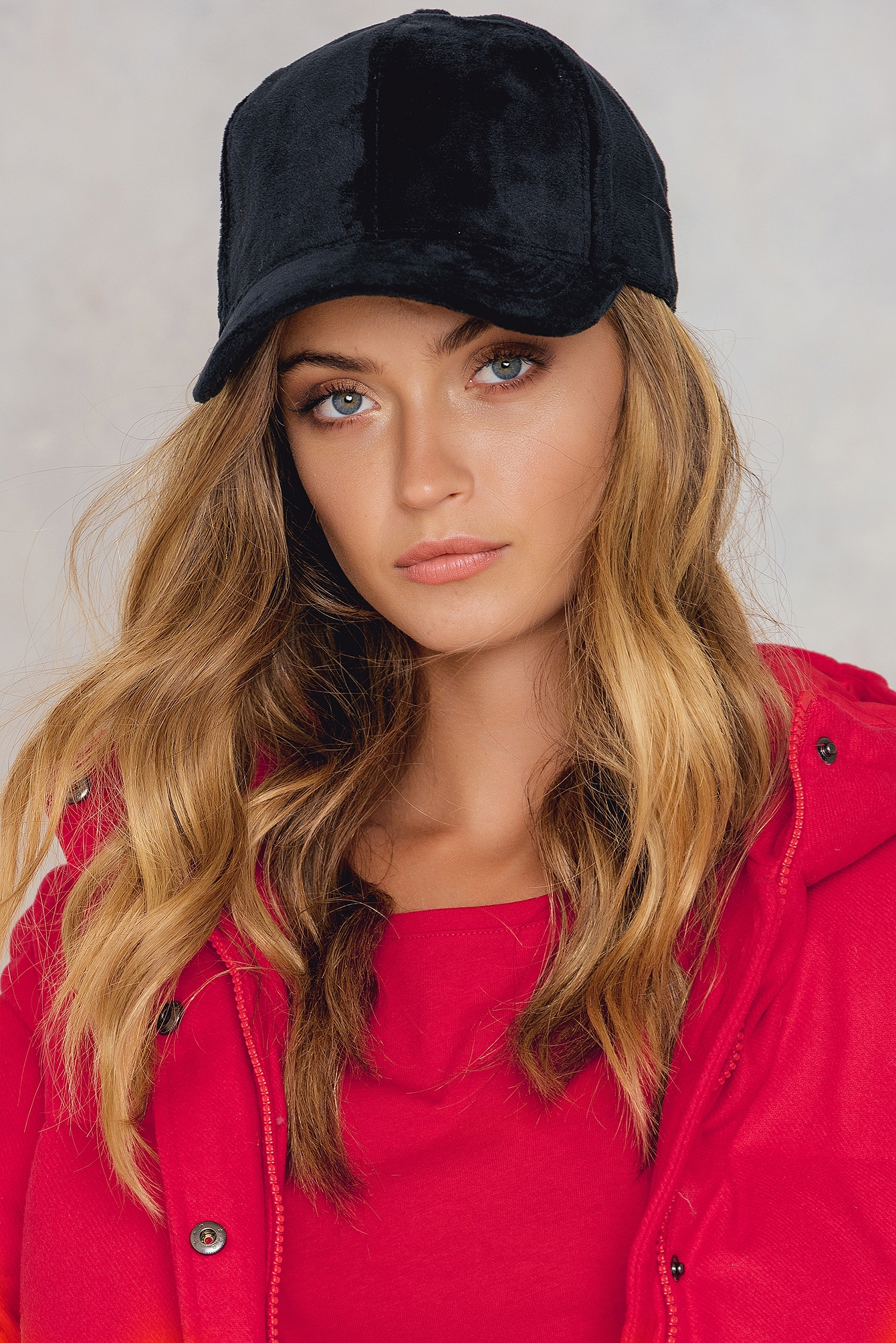 Sharon velvet cap Black | NA-KD
