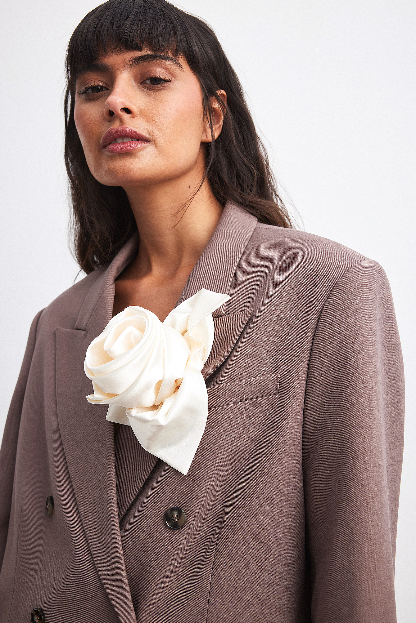Satin Brooch White | NA-KD