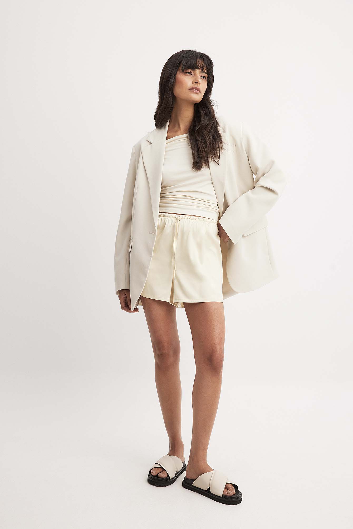 Satin Loose High Waist Shorts Offwhite | NA-KD