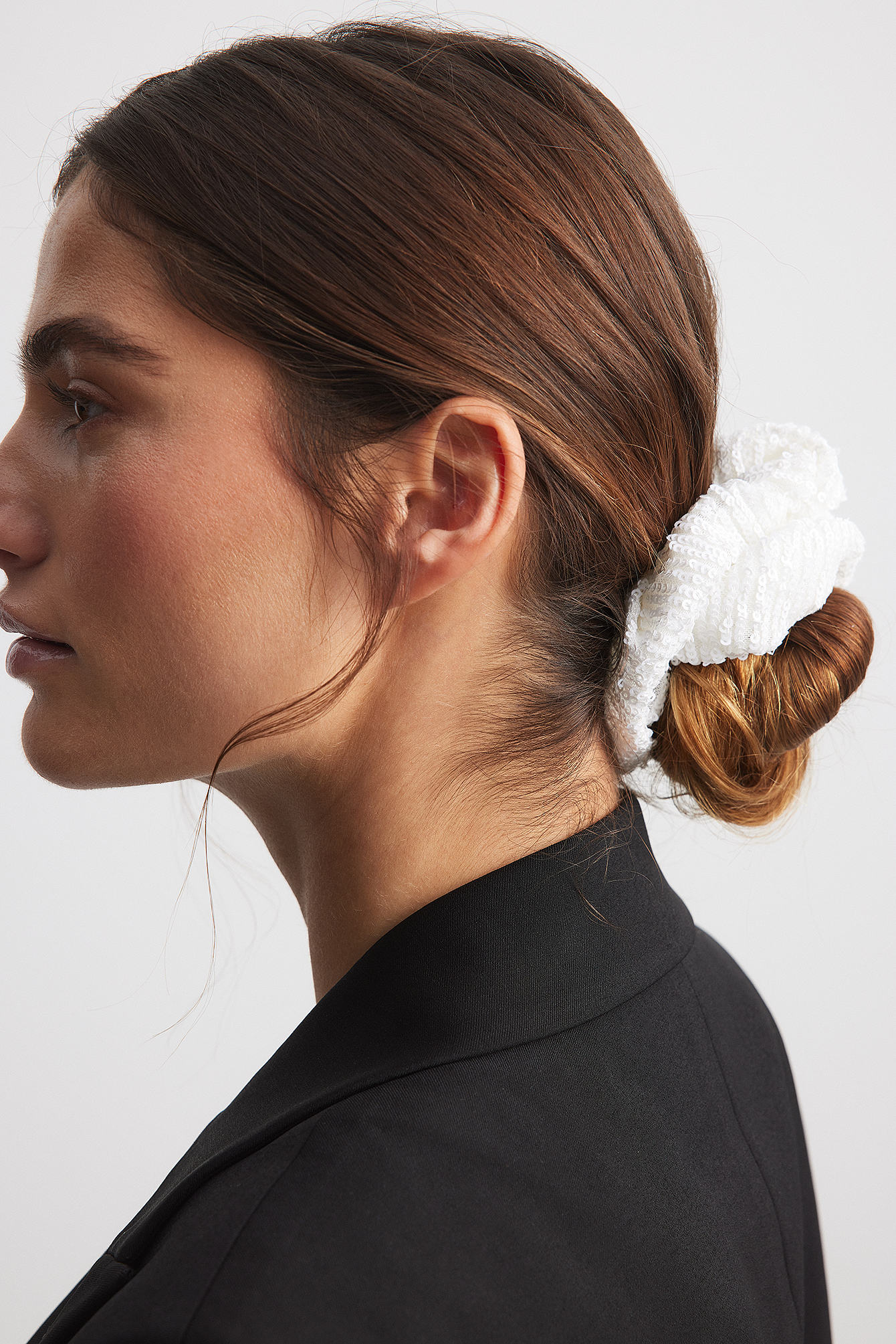 Scrunchie mit Pailletten Weiß | NA-KD