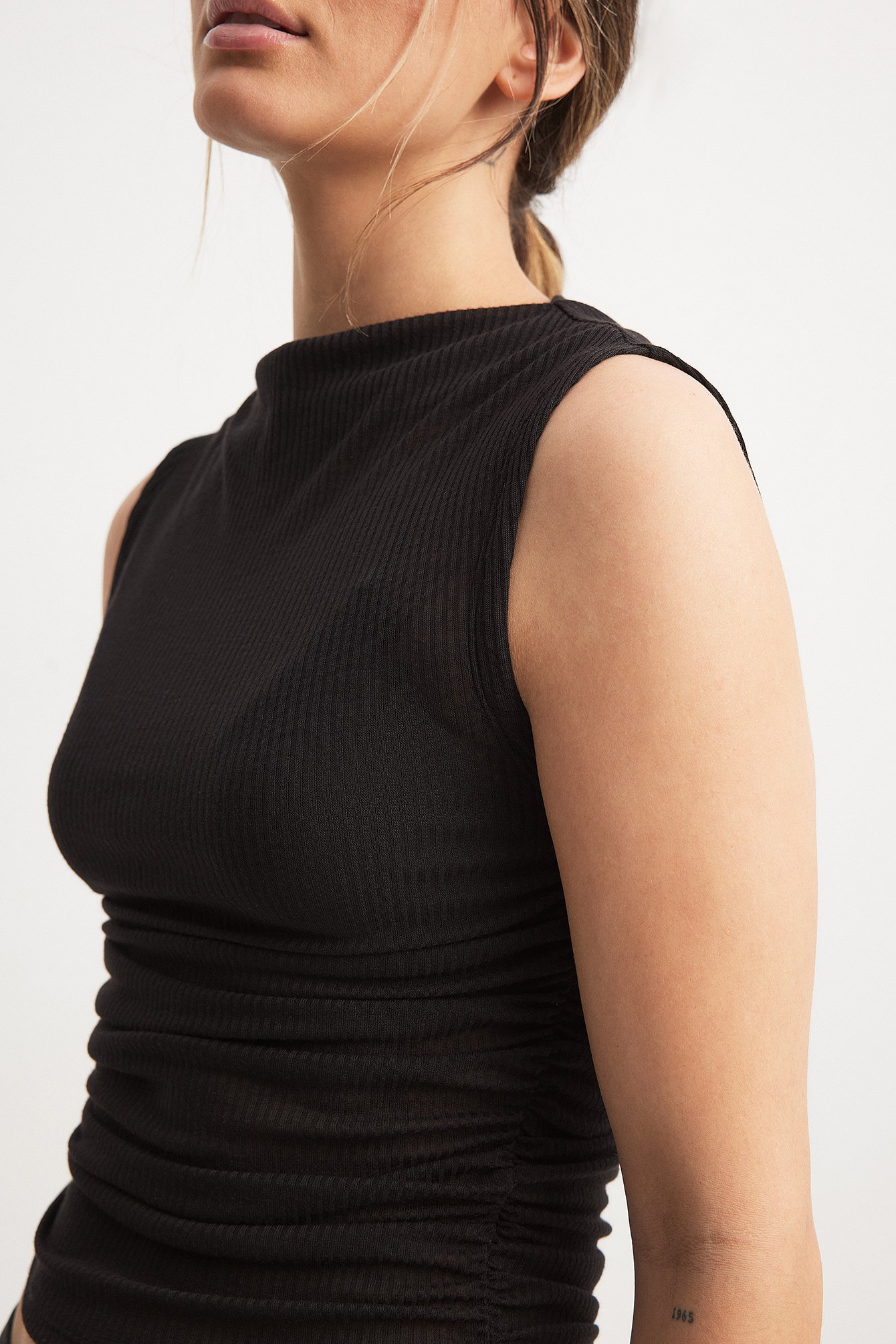 Sheer Rib Top Black | NA-KD
