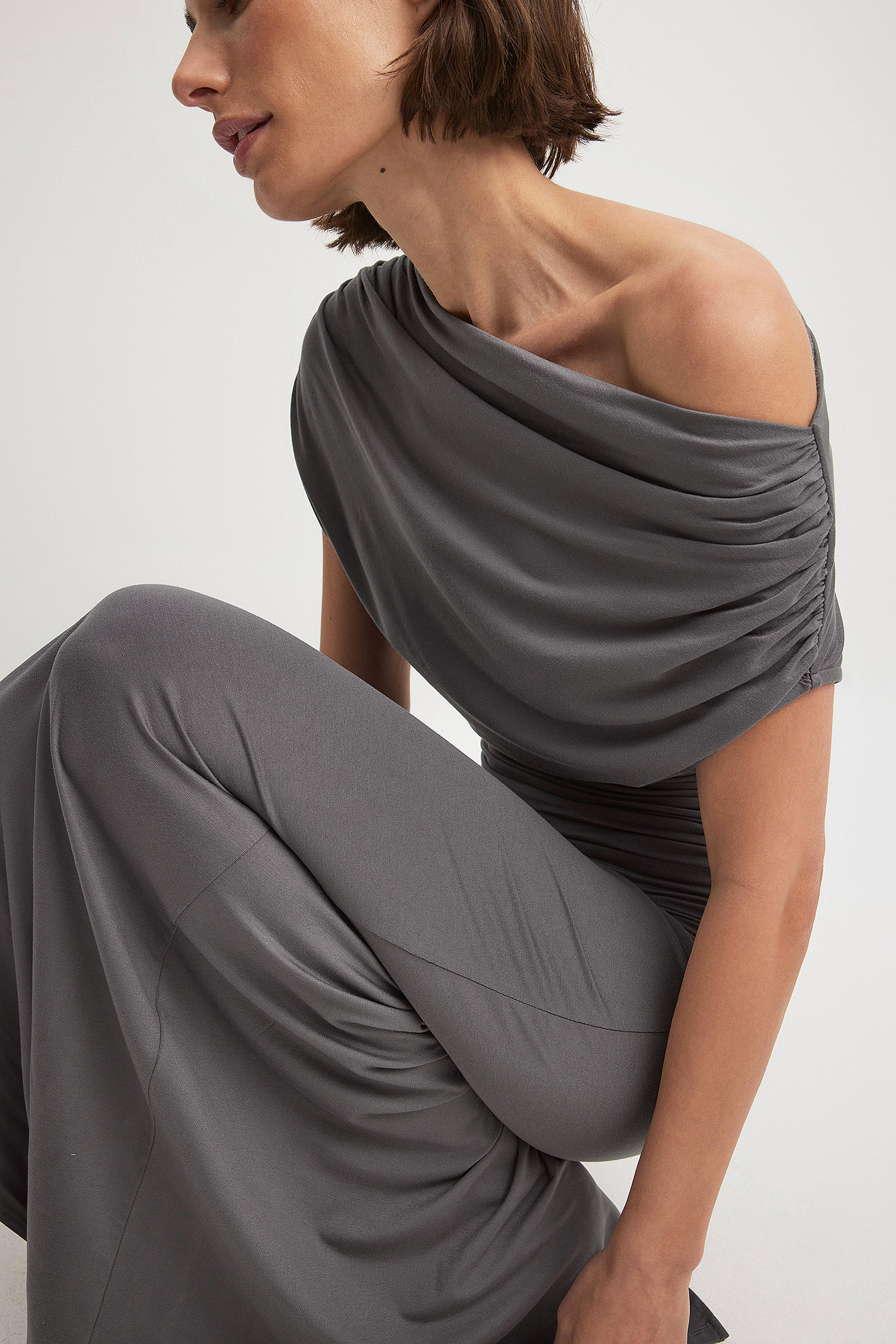 Soft Line Draped Midi Dress Grey | NA-KD