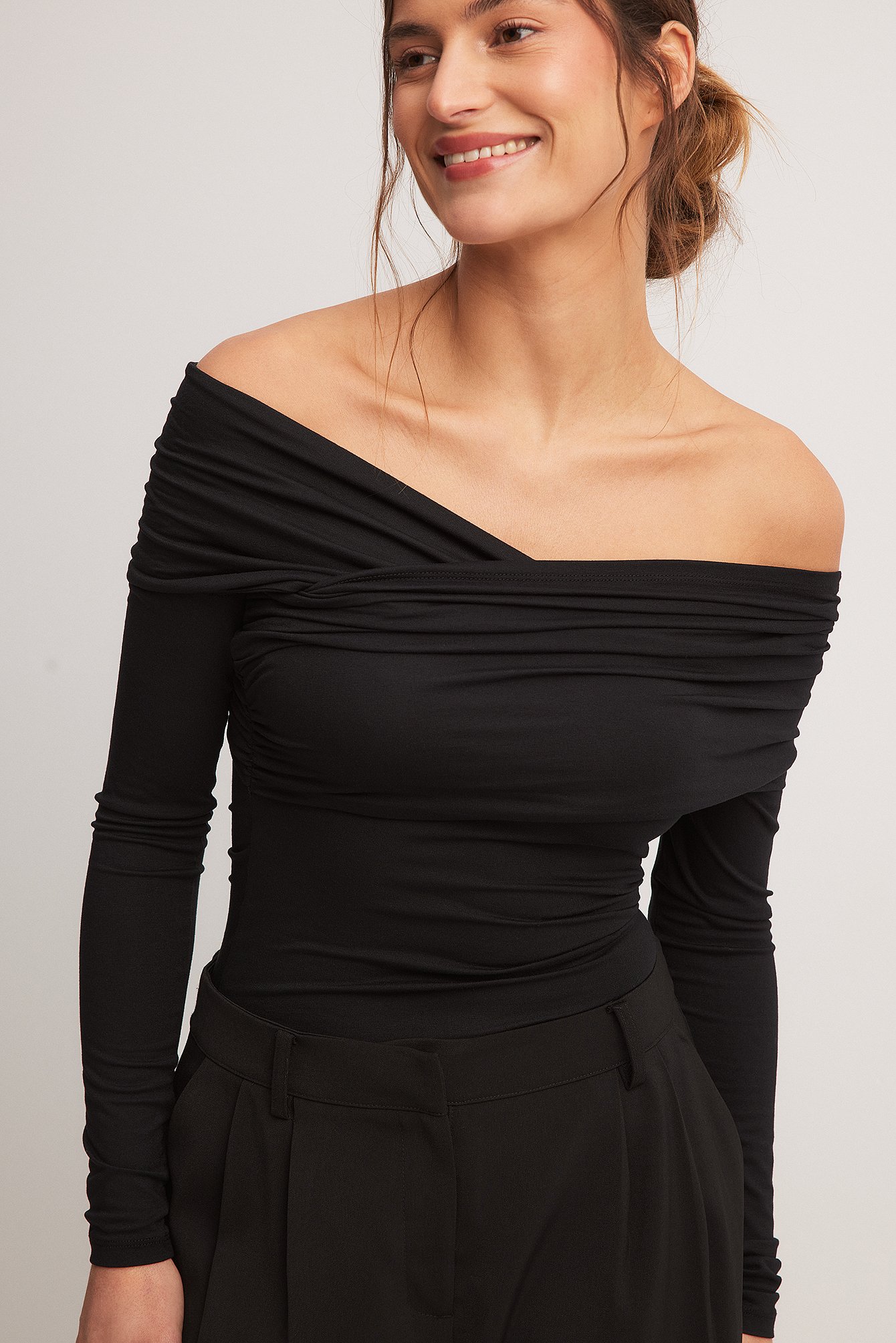 Soft Line Off Shoulder Draped Top Black | NA-KD
