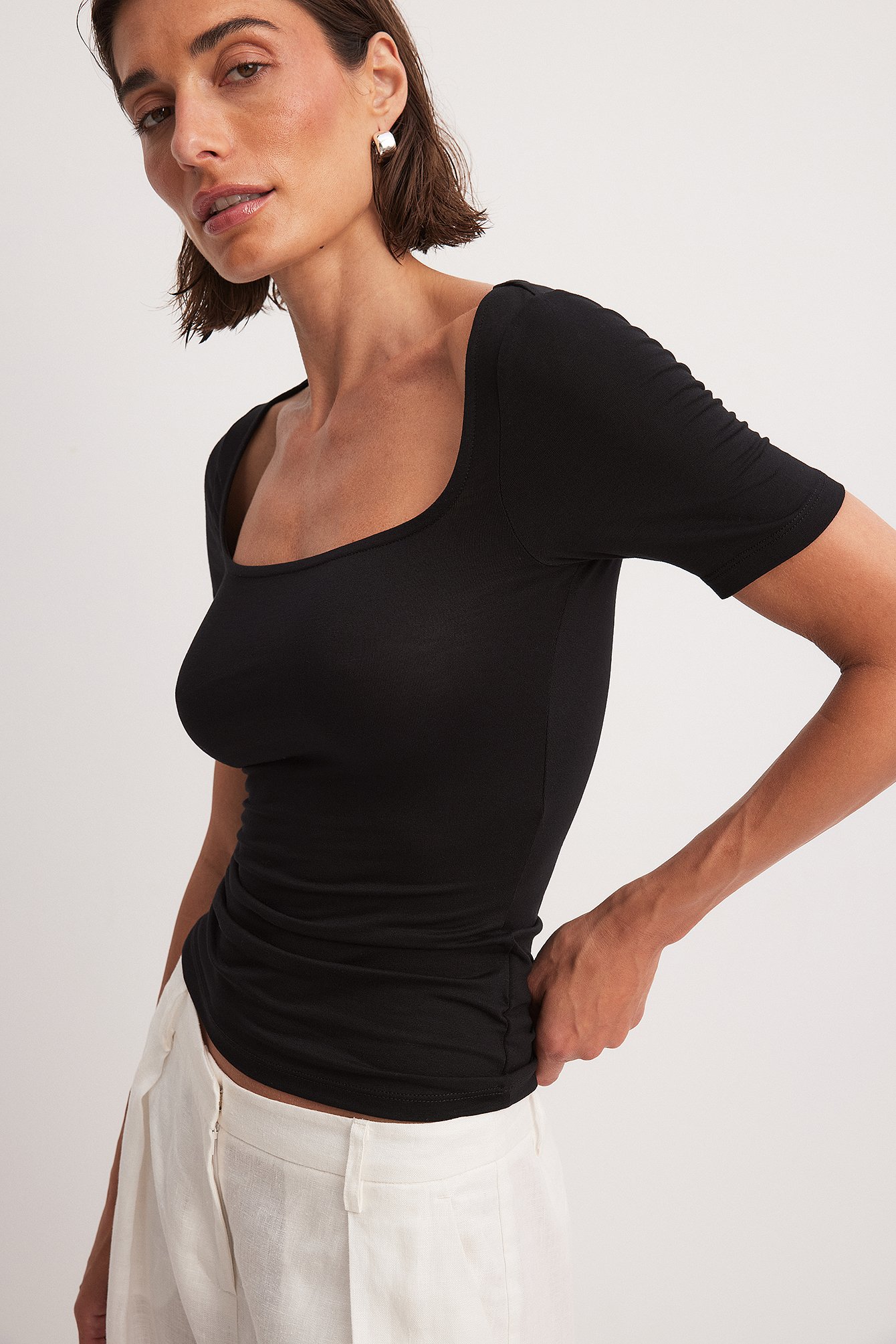 Soft Line Scoop Neck Short Sleeve Top Black | NA-KD