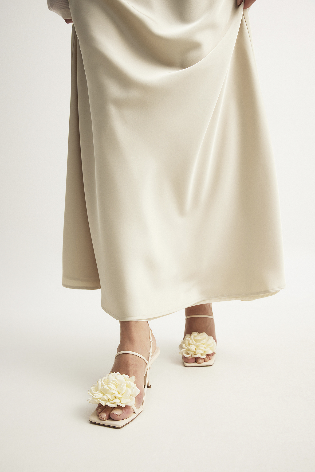 Squared Toe Flower Detail Heels Offwhite | NA-KD