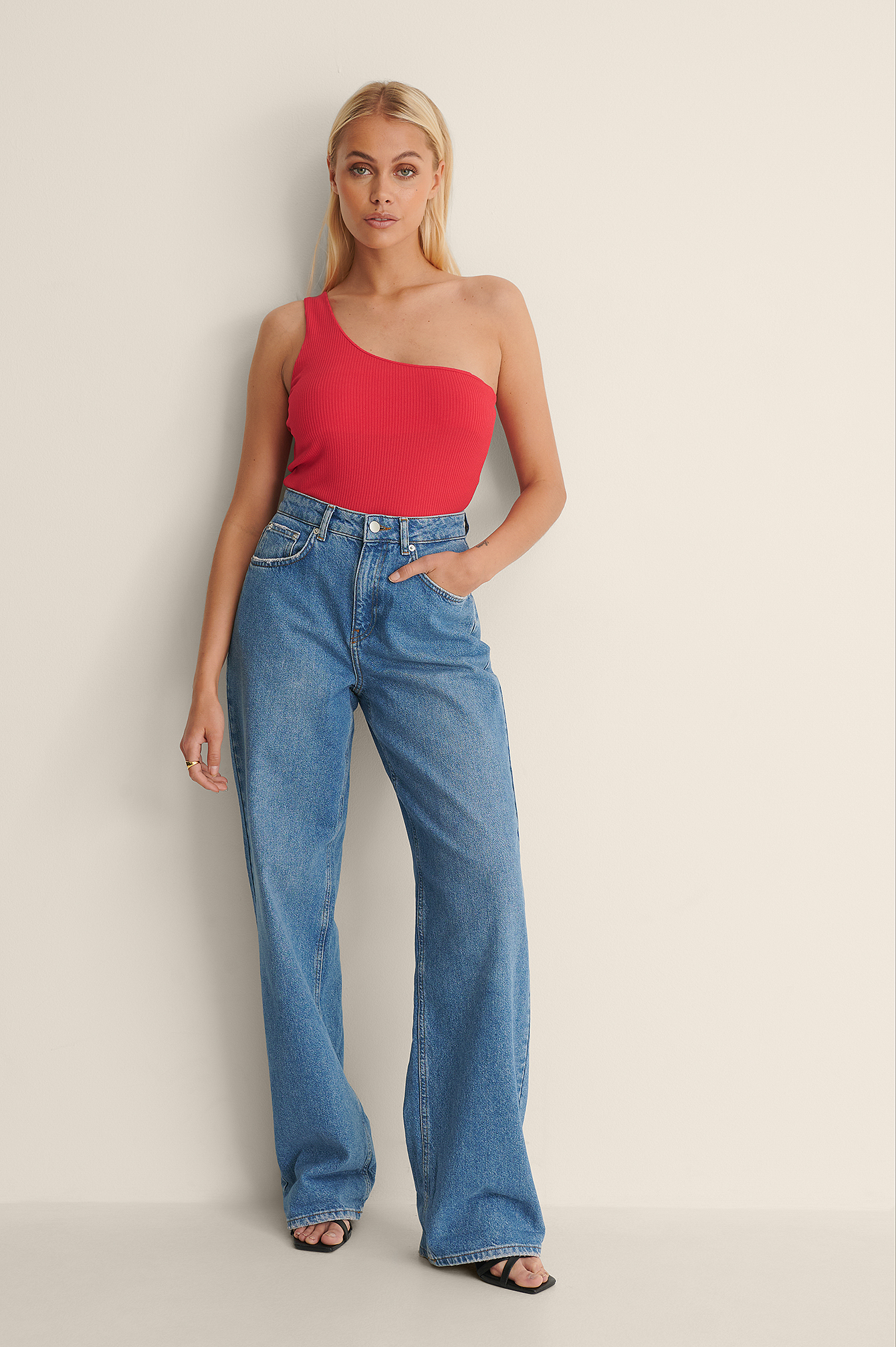 Crop top de una manga acanalado Rojo | na-kd.com