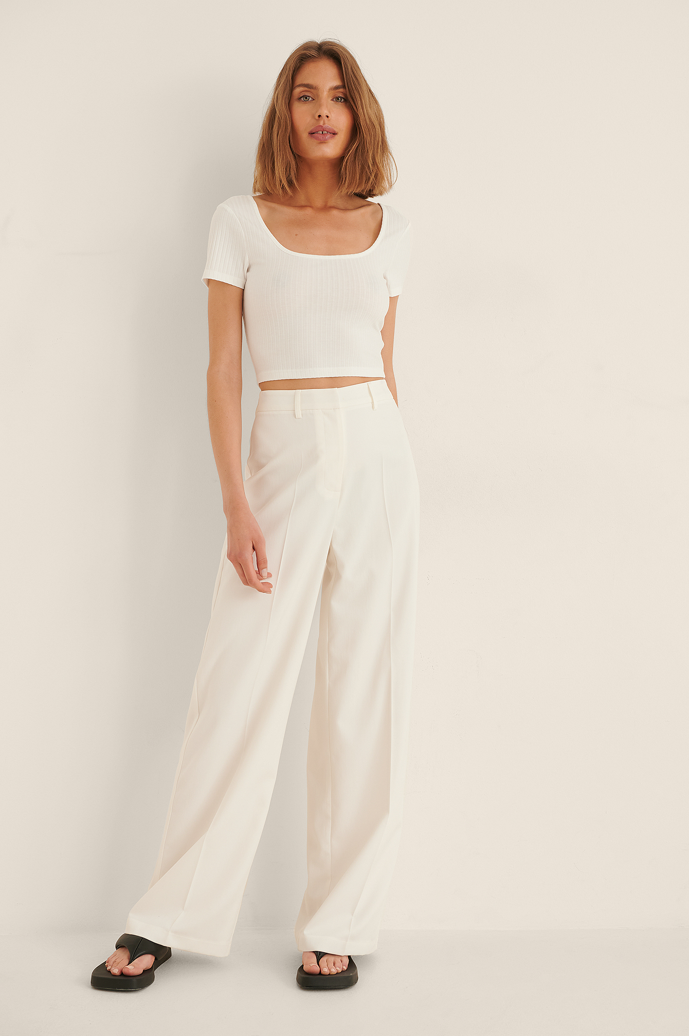 Deep Round Neck Rib Short Sleeve Crop Top Offwhite | na-kd.com