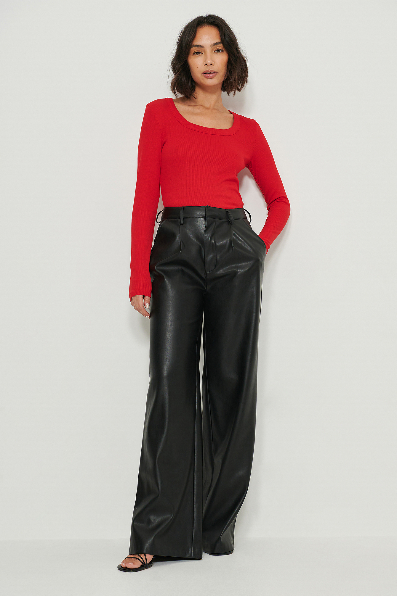 V-Shaped PU Pants Black | na-kd.com