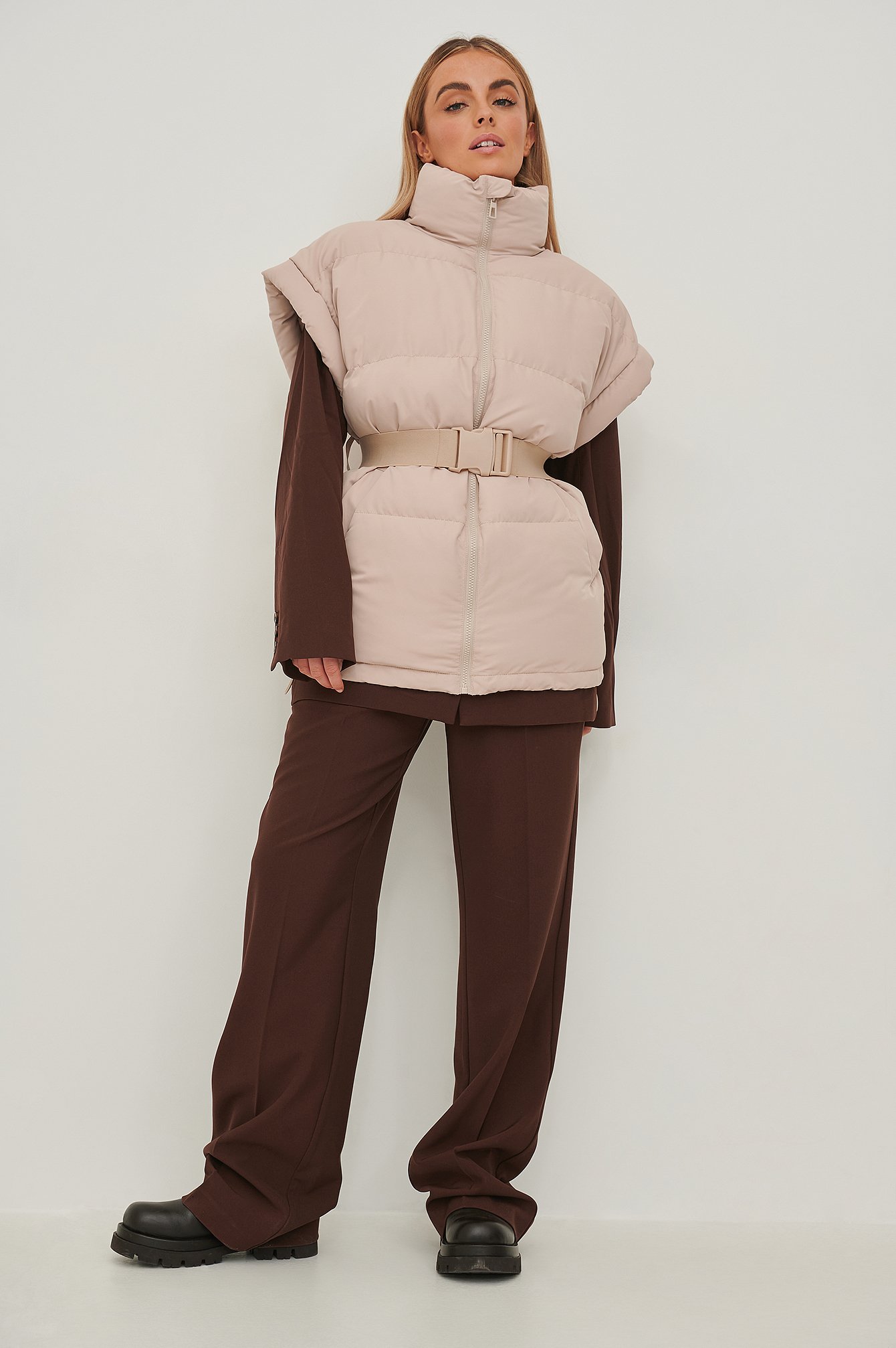 Belted Padded Vest Beige | na-kd.com