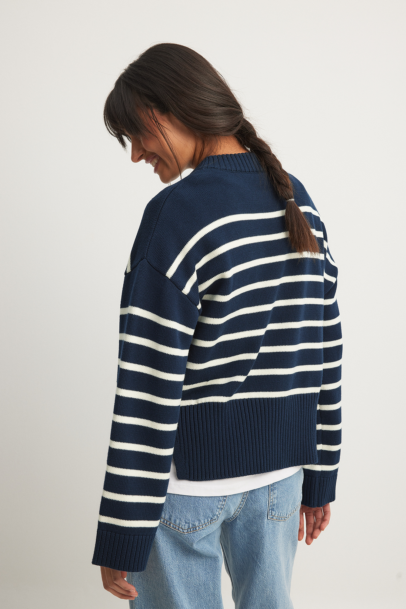 Gestreifter Oversize-Strickpullover Marineblau | NA-KD