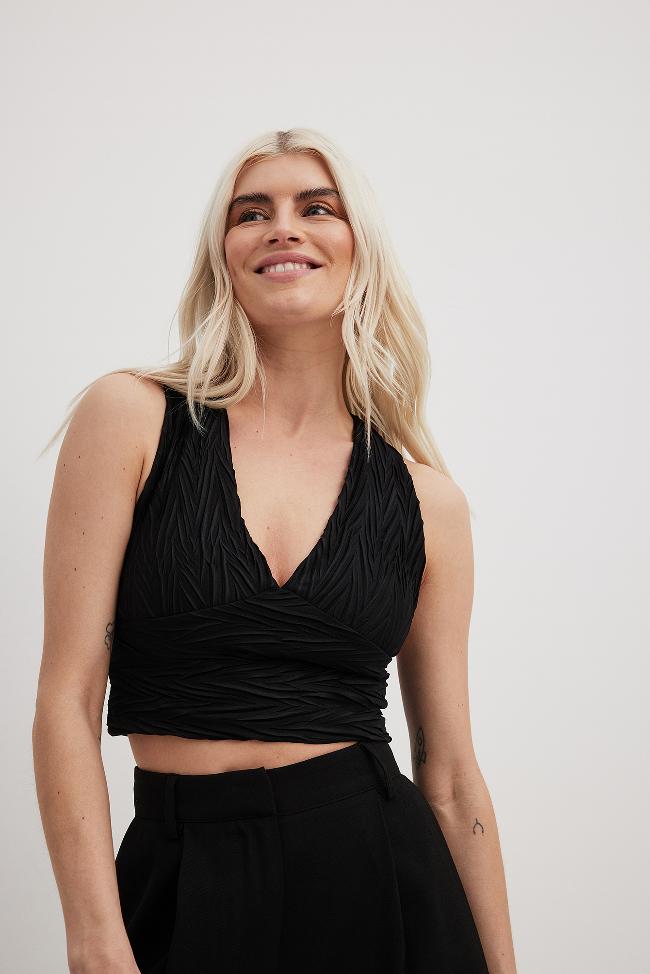 Structured Fitted Top Black | NA-KD