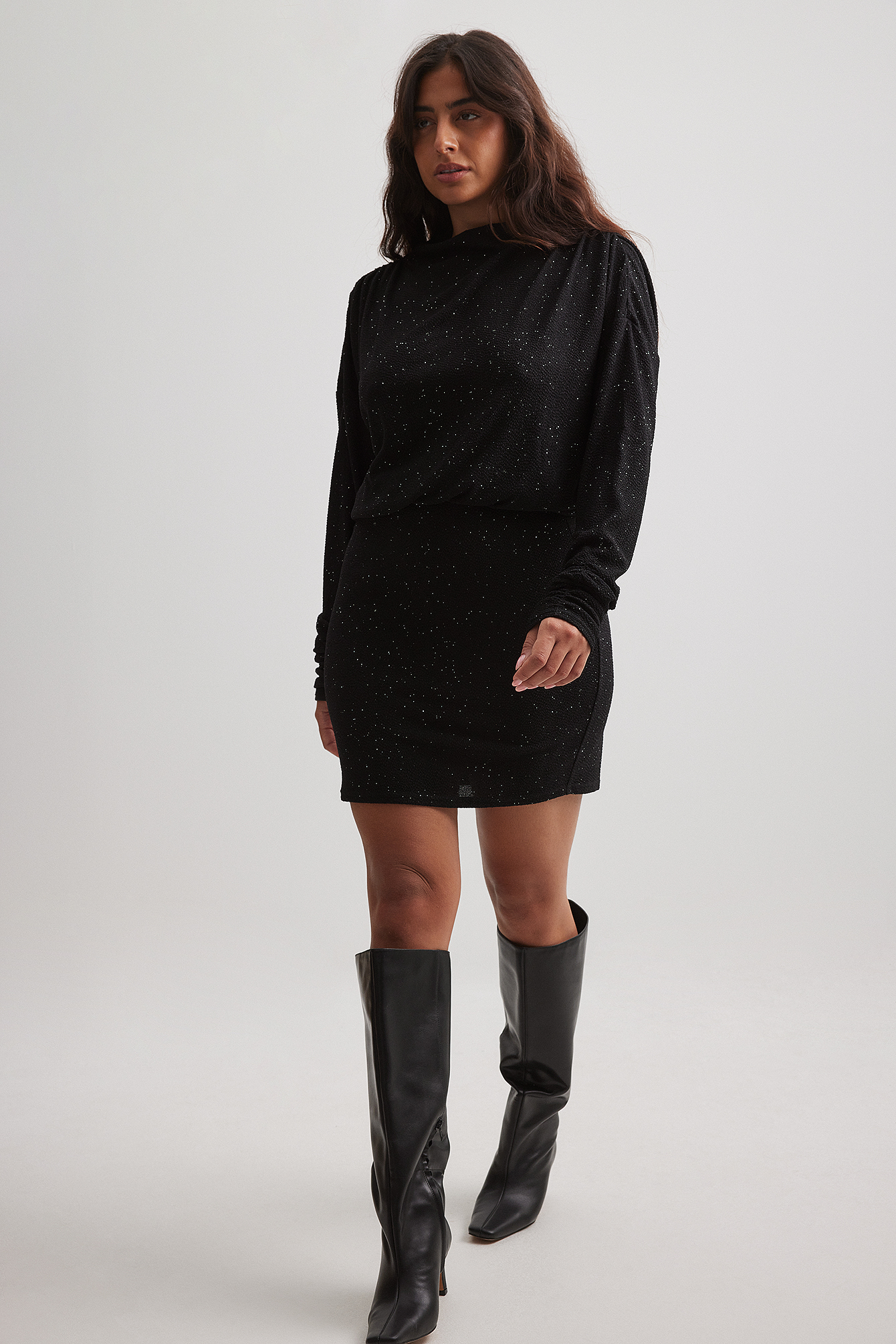 Rakennekudottu kimaltava minimekko Musta | NA-KD