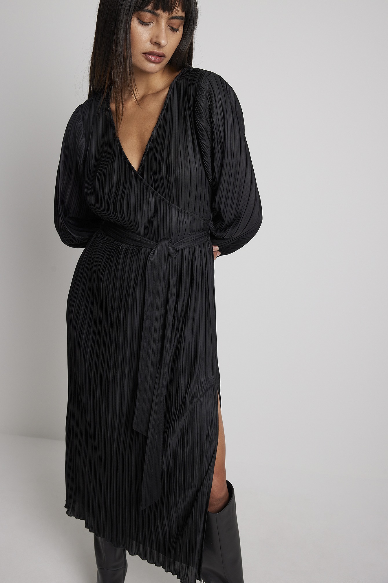 Structured Overlap Midi Dress Black | NA-KD