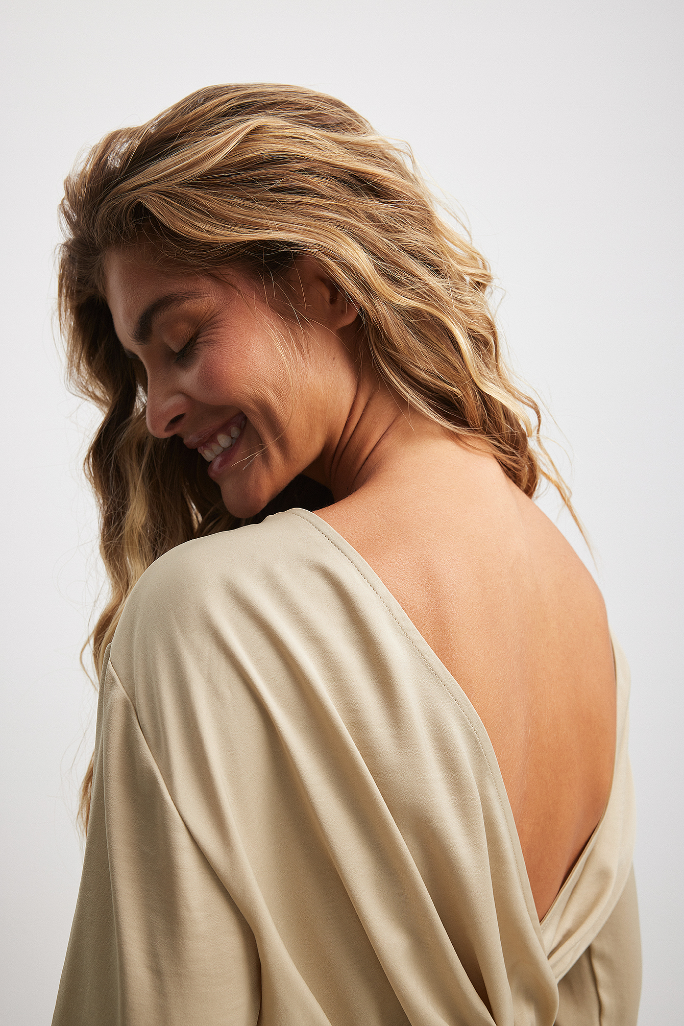 V-back Draped Blouse Beige | NA-KD