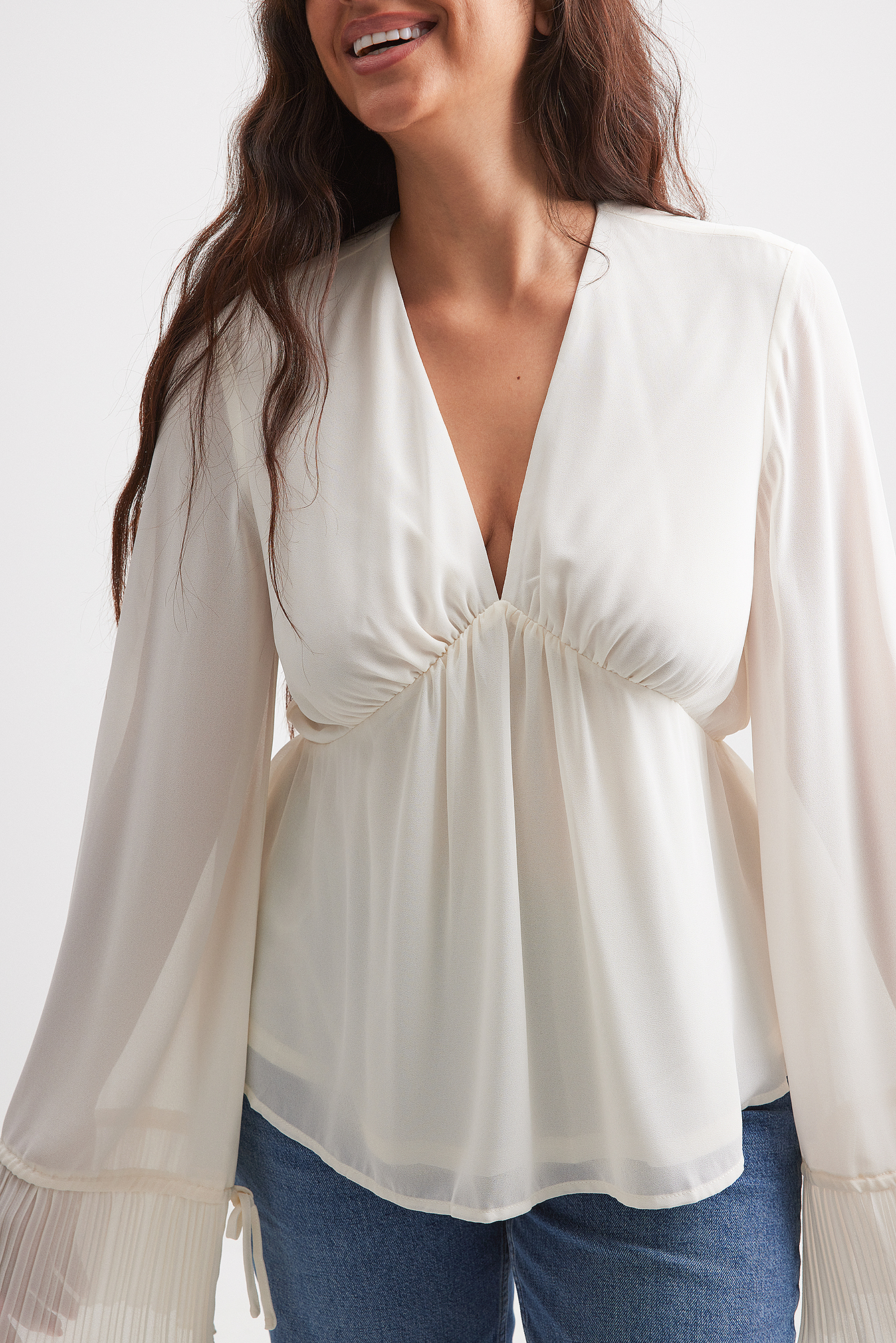 V-neck Flowy Blouse Offwhite | NA-KD