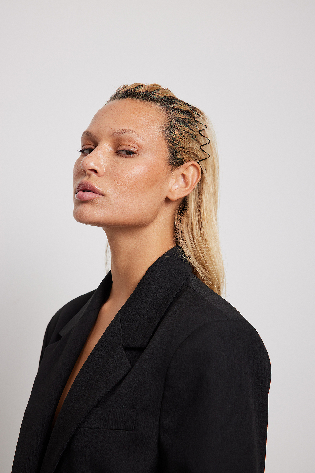 Wavy Alice Band Black | NA-KD