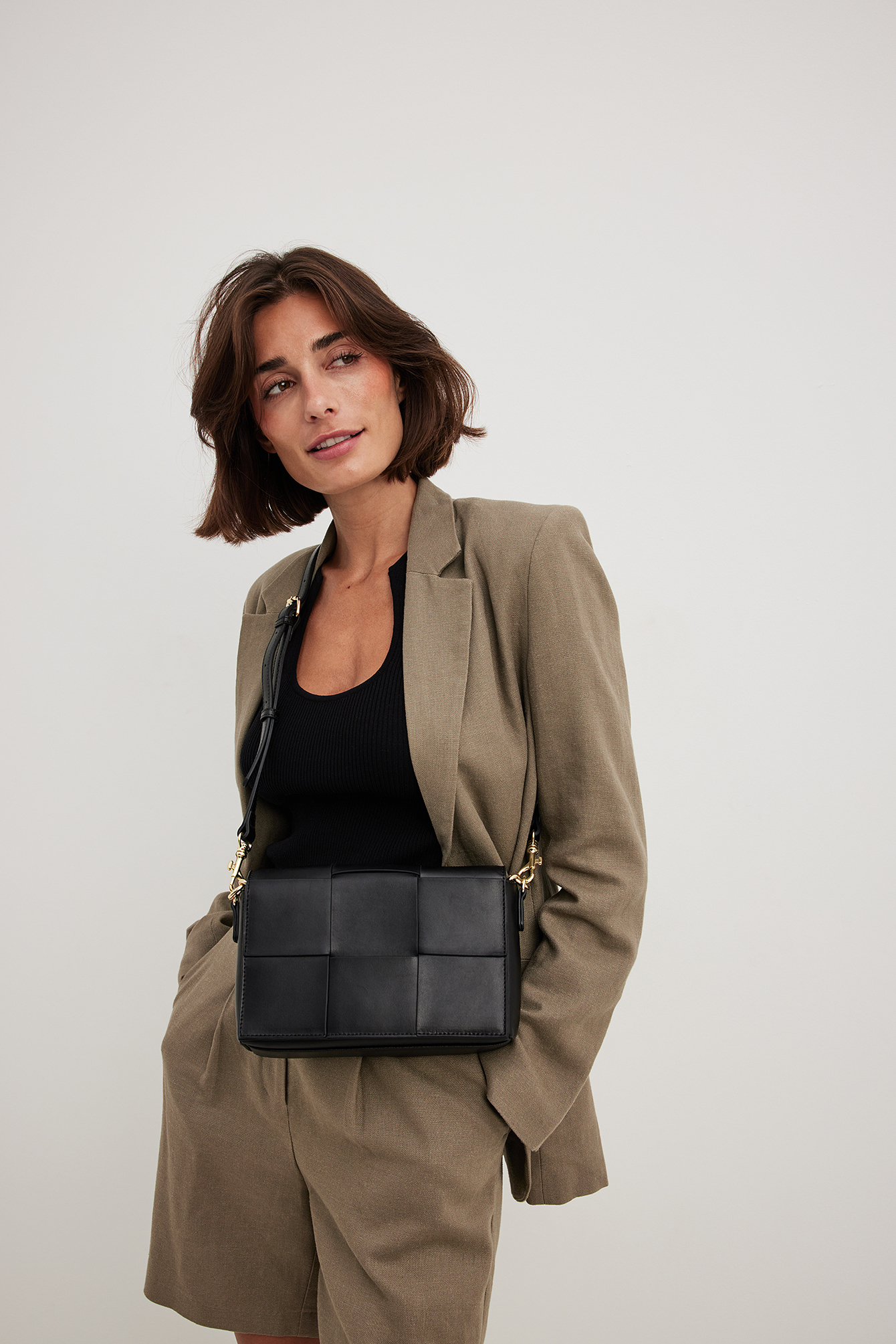 Sac bandoulière en cuir tissé Noir | NA-KD