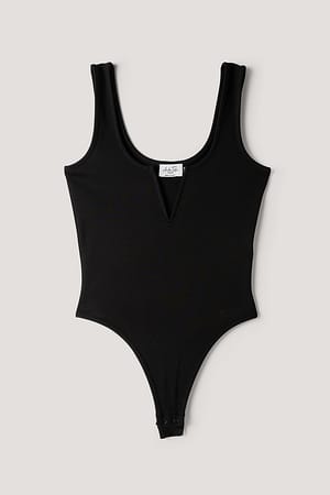 Deep V-cut Body Black | NA-KD