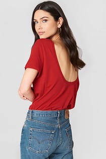 Deep Back Tee Rot | NA-KD