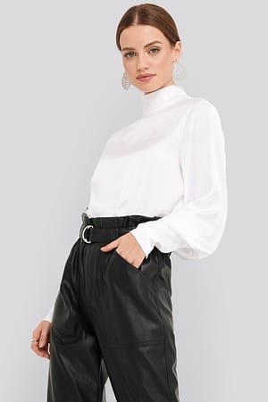 High Collar Satin Blouse Weiß | NA-KD